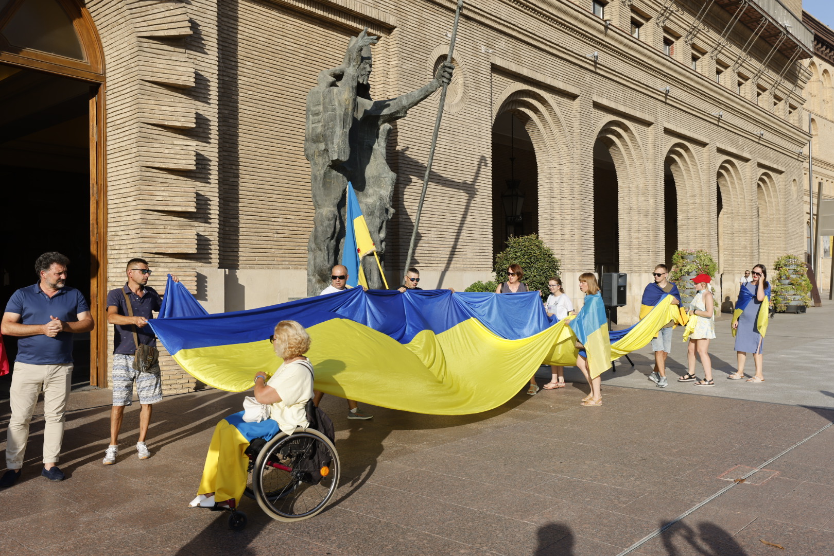 fotos de la cadena humana en Zaragoza por el Día de la Independencia de ...