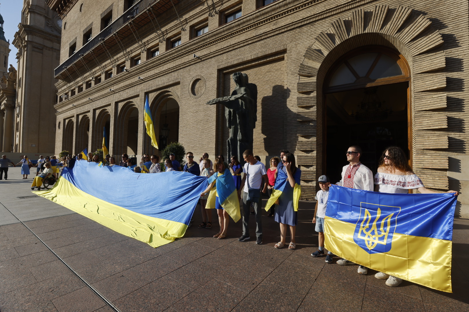 fotos de la cadena humana en Zaragoza por el Día de la Independencia de ...