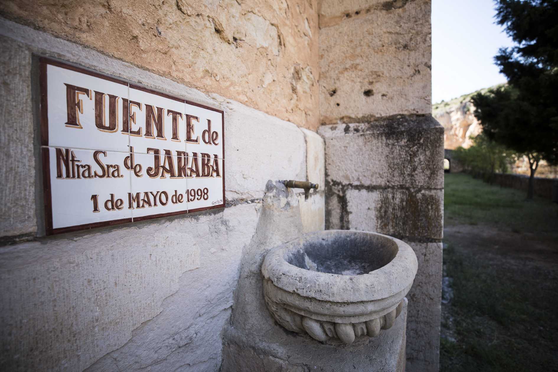 Fotos del impresionante templo incrustado en las paredes de un ...