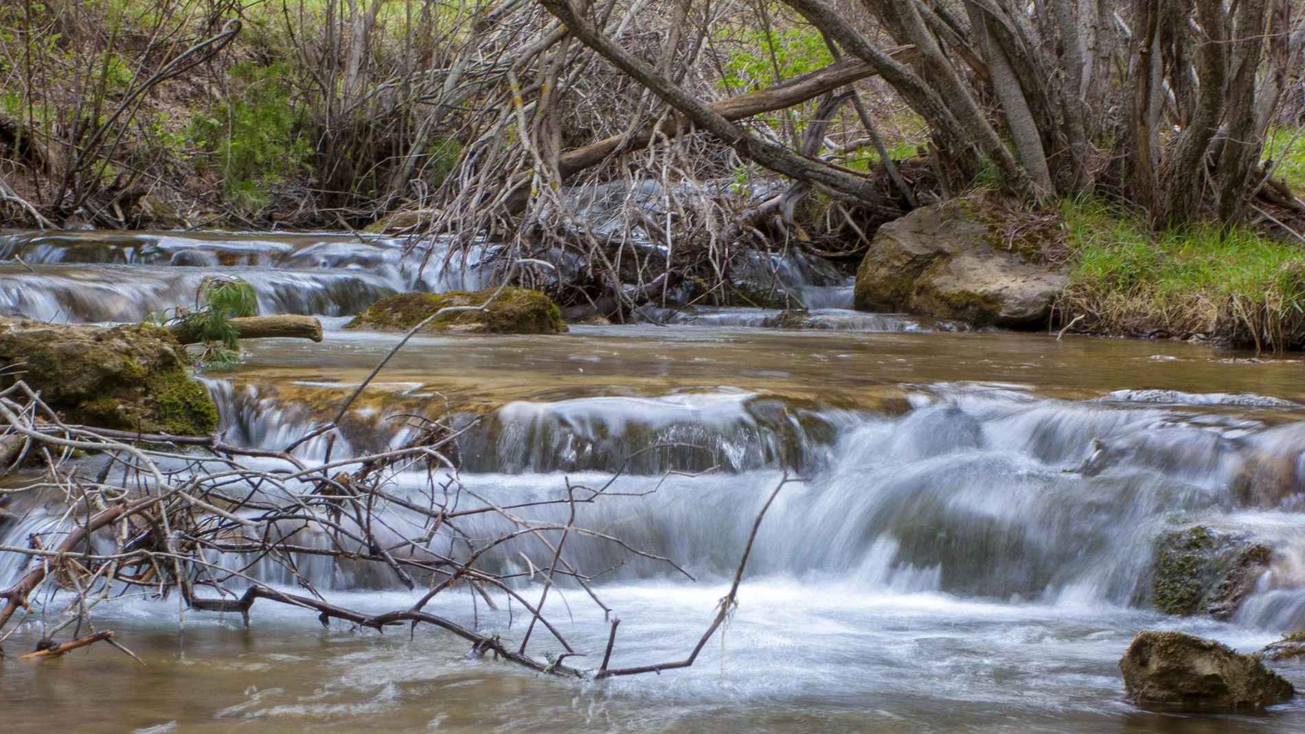 Una ruta senderista fácil por la sierra con las montañas más altas de ...