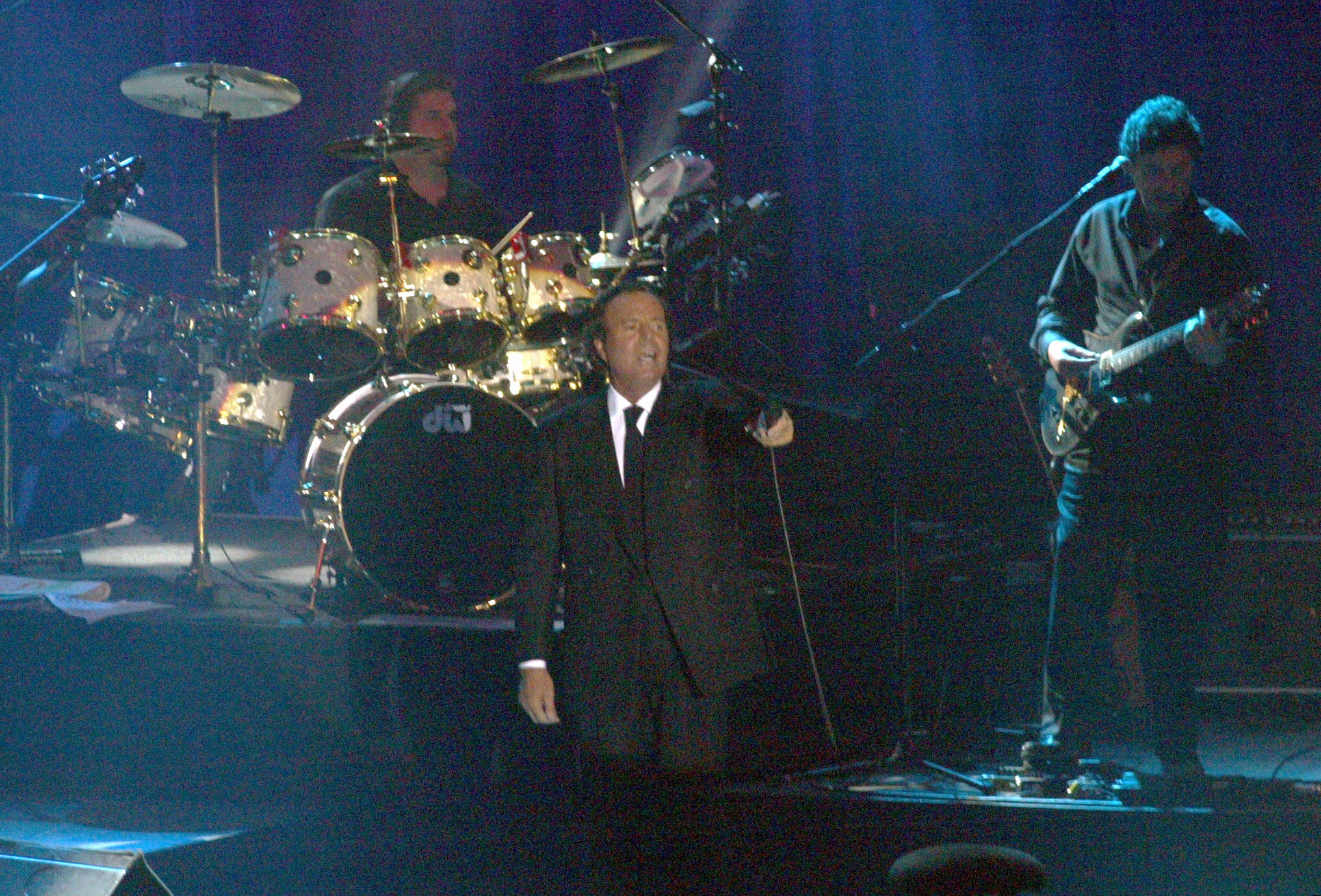 Isabel Ayuso y Mónica García se enfrentan a colación de Julio Iglesias ...