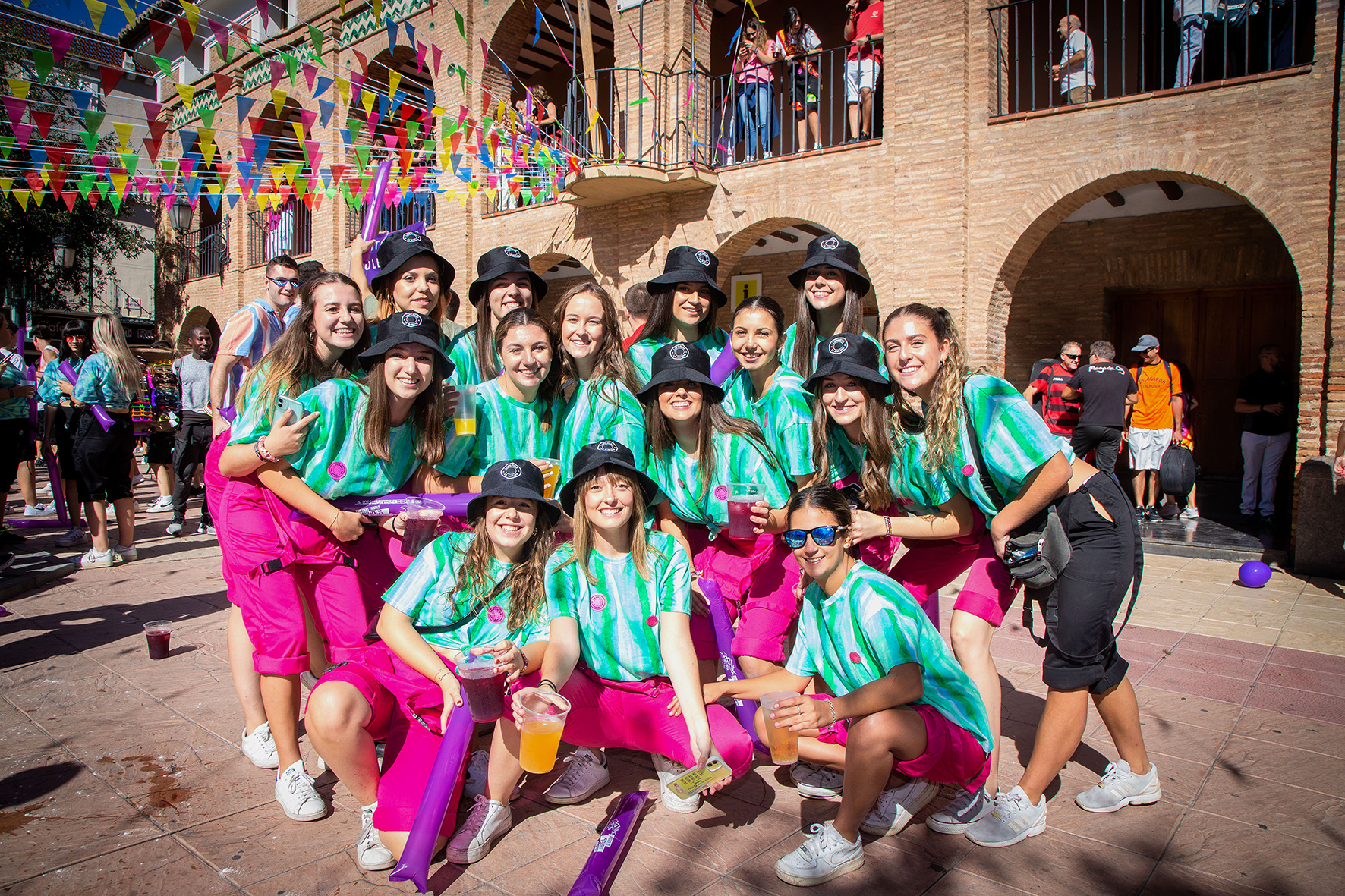 Cánticos, bailes y colorido desencadenan las Fiestas de Santa Pantaria ...