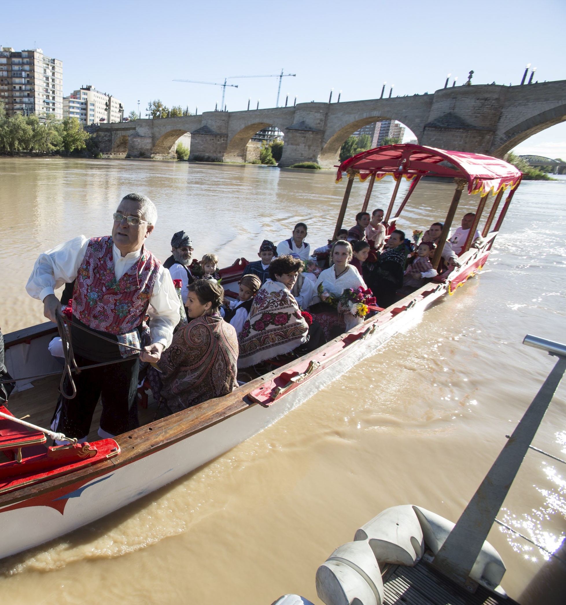 El bajo caudal del río Ebro obliga a cancelar los viajes en falúa de la ...