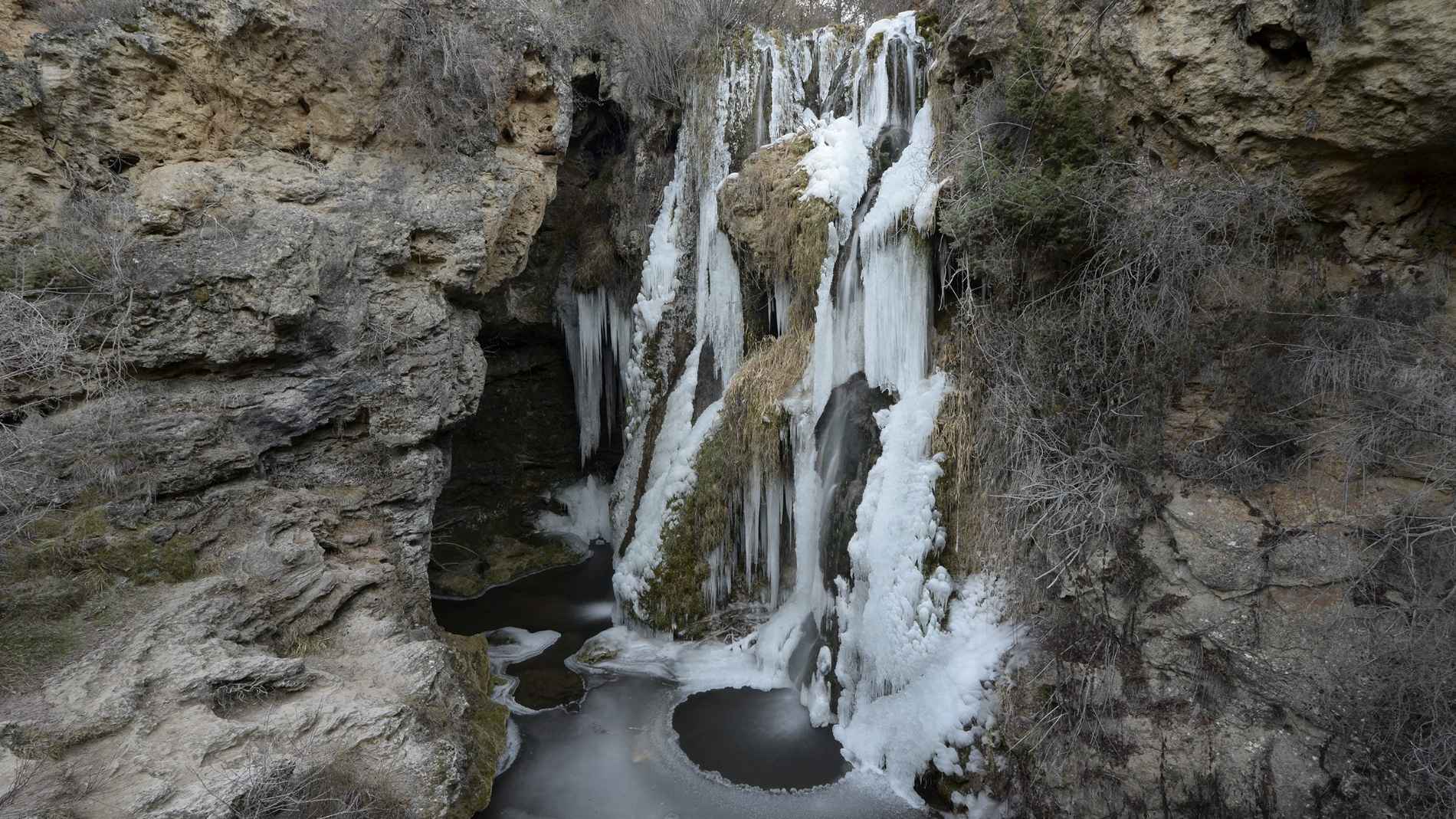 La cascada cristalina entre las más bonitas de España con una ruta ...
