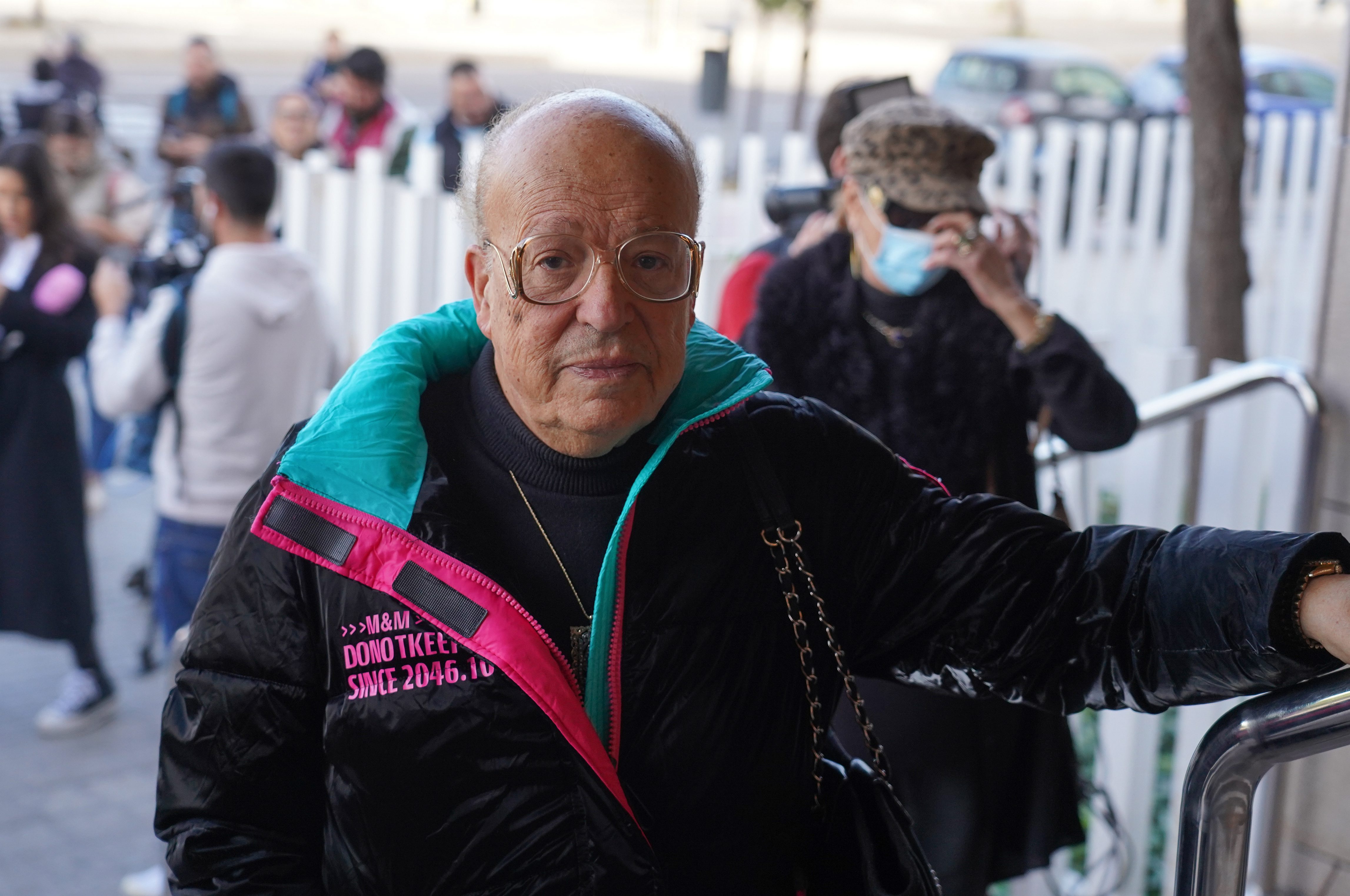 Familiares y amigos despiden al humorista Paco Arévalo | Imágenes