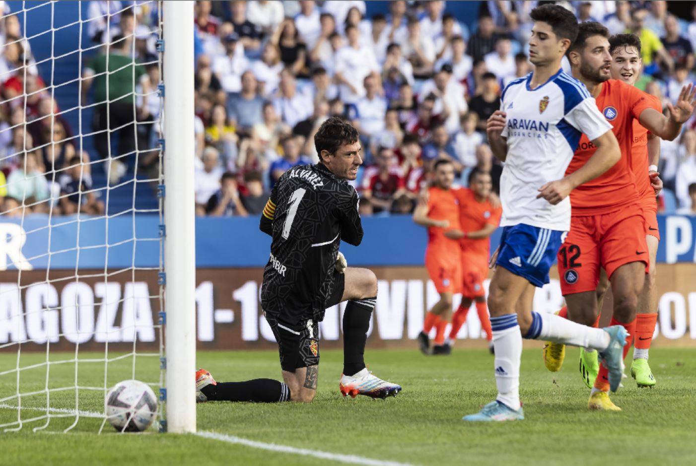 El partido en el que Bakis marcó su primer gol en La Romareda, junto a ...