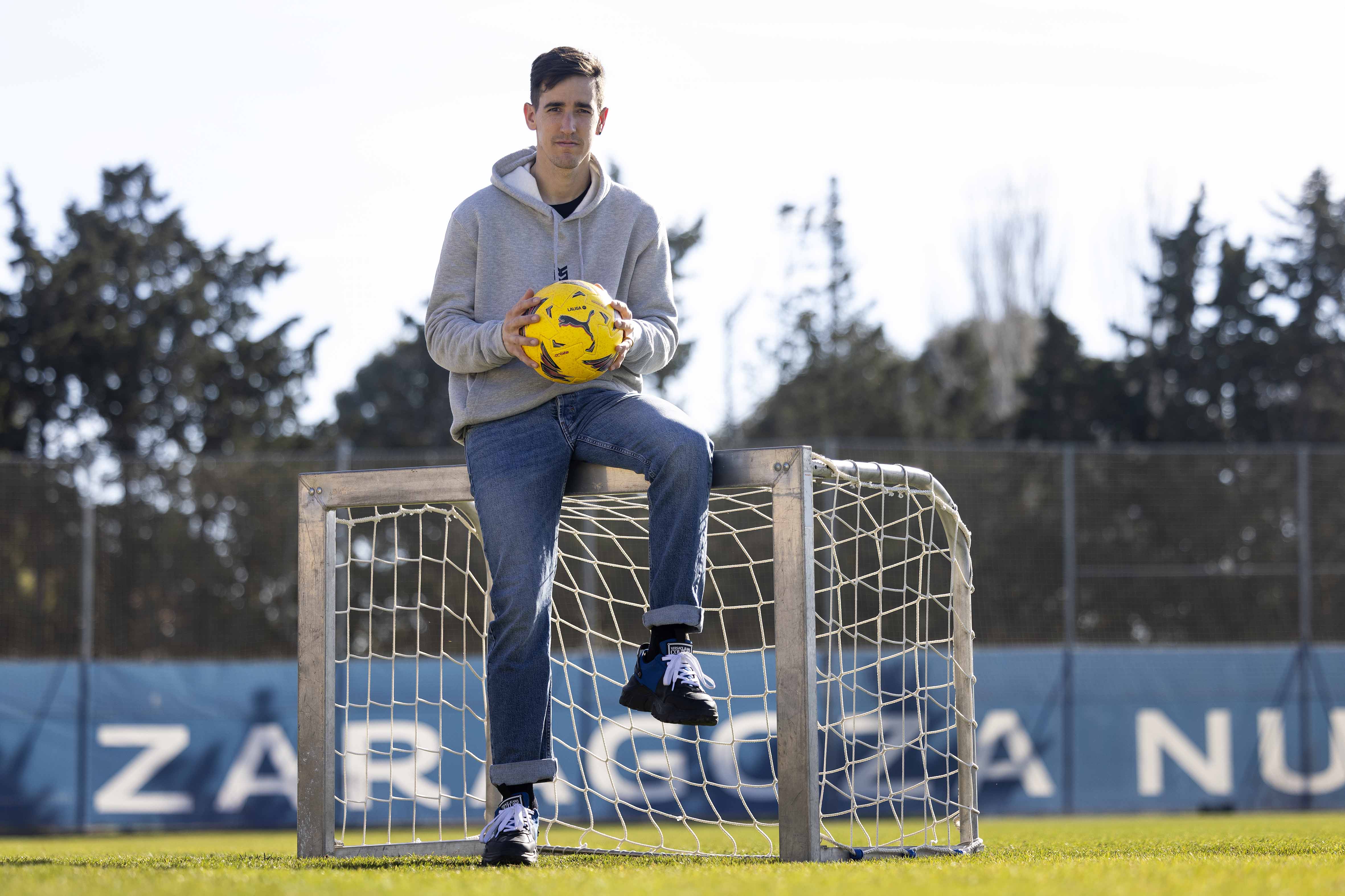 Edgar Badía: "Quiero disfrutar de ser portero del Real Zaragoza"