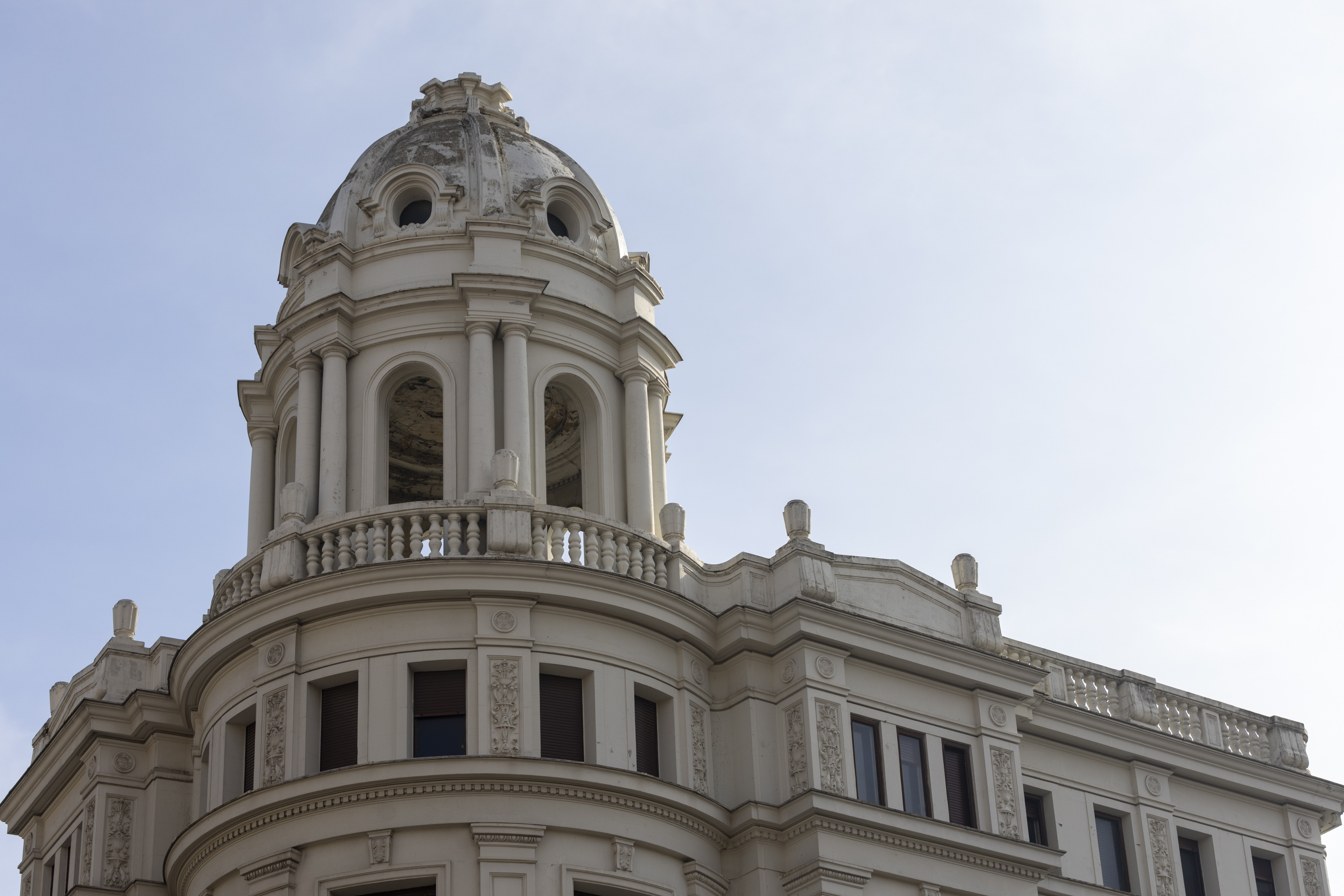 Fotos | El chaflán de la calle del Conde de Aranda, vendido por más de ...