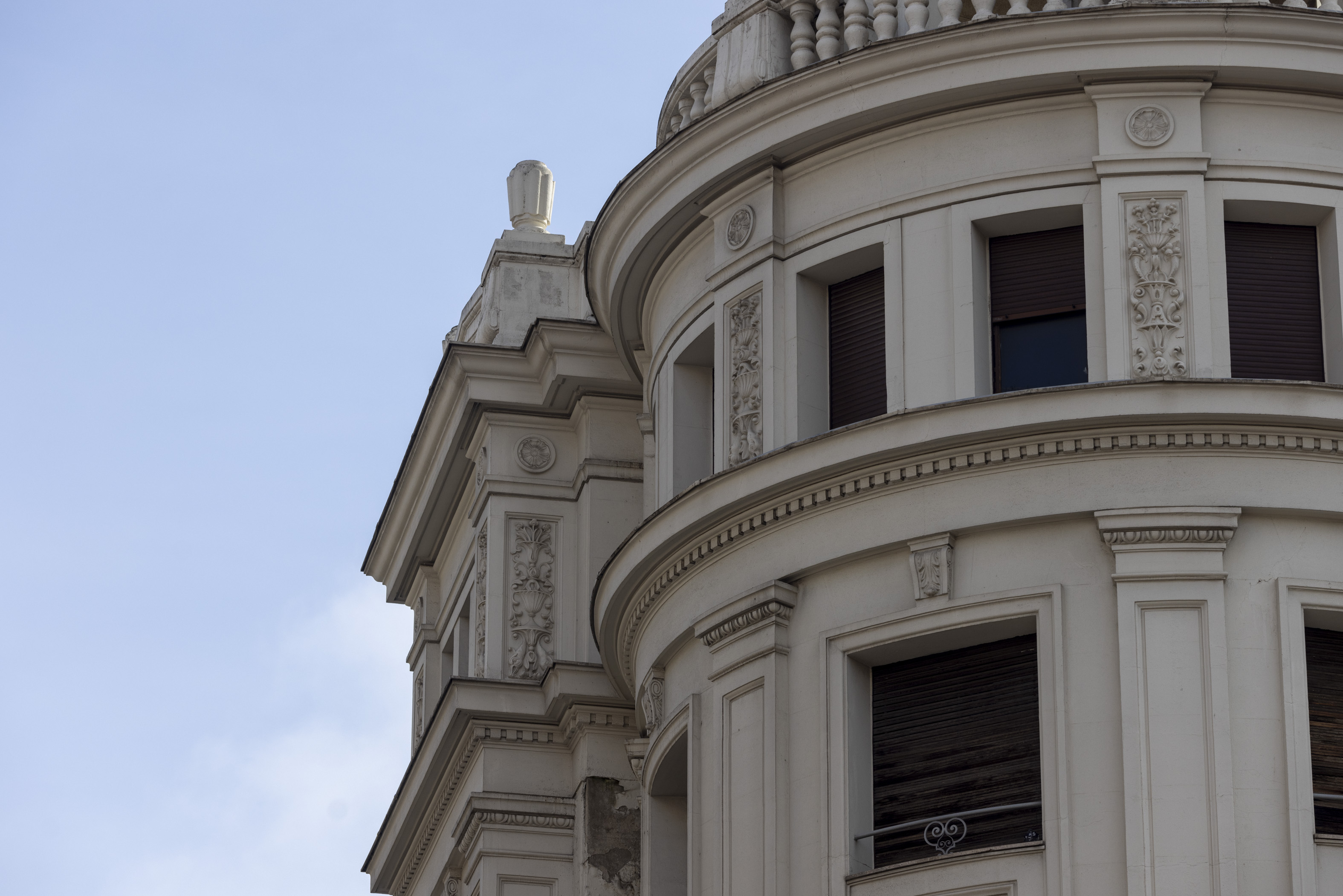 Fotos | El chaflán de la calle del Conde de Aranda, vendido por más de ...