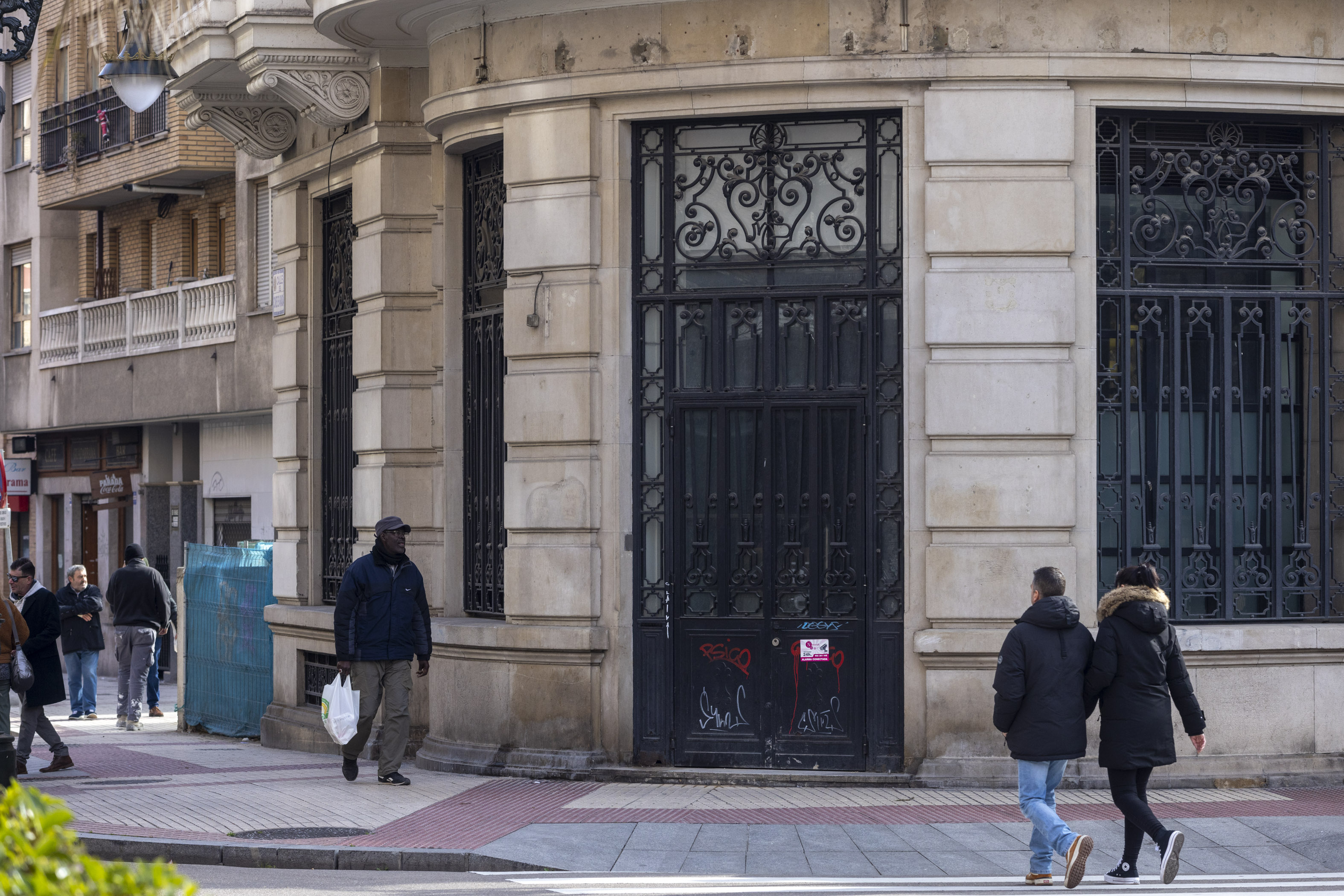 Fotos | El chaflán de la calle del Conde de Aranda, vendido por más de ...