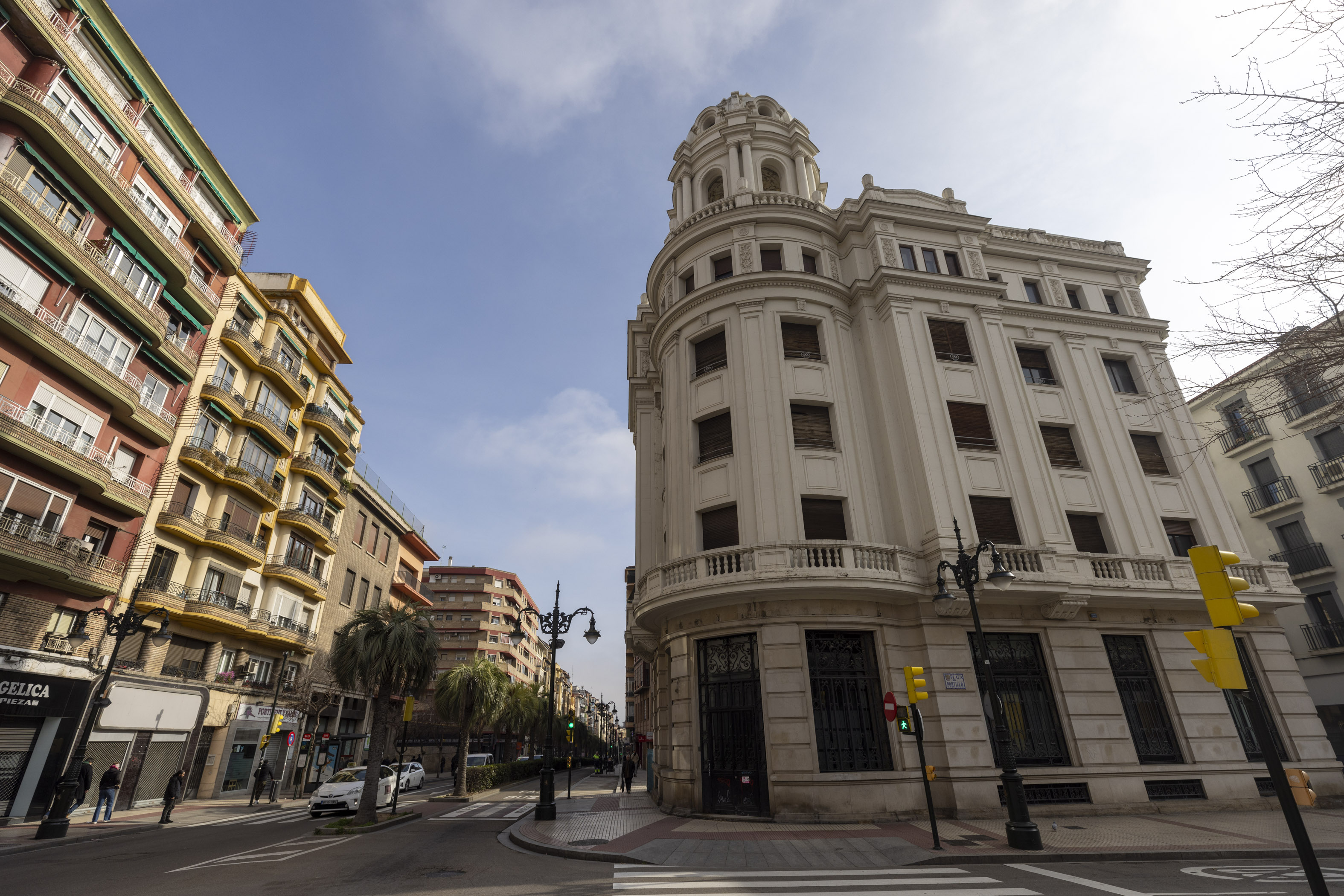 Fotos | El chaflán de la calle del Conde de Aranda, vendido por más de ...