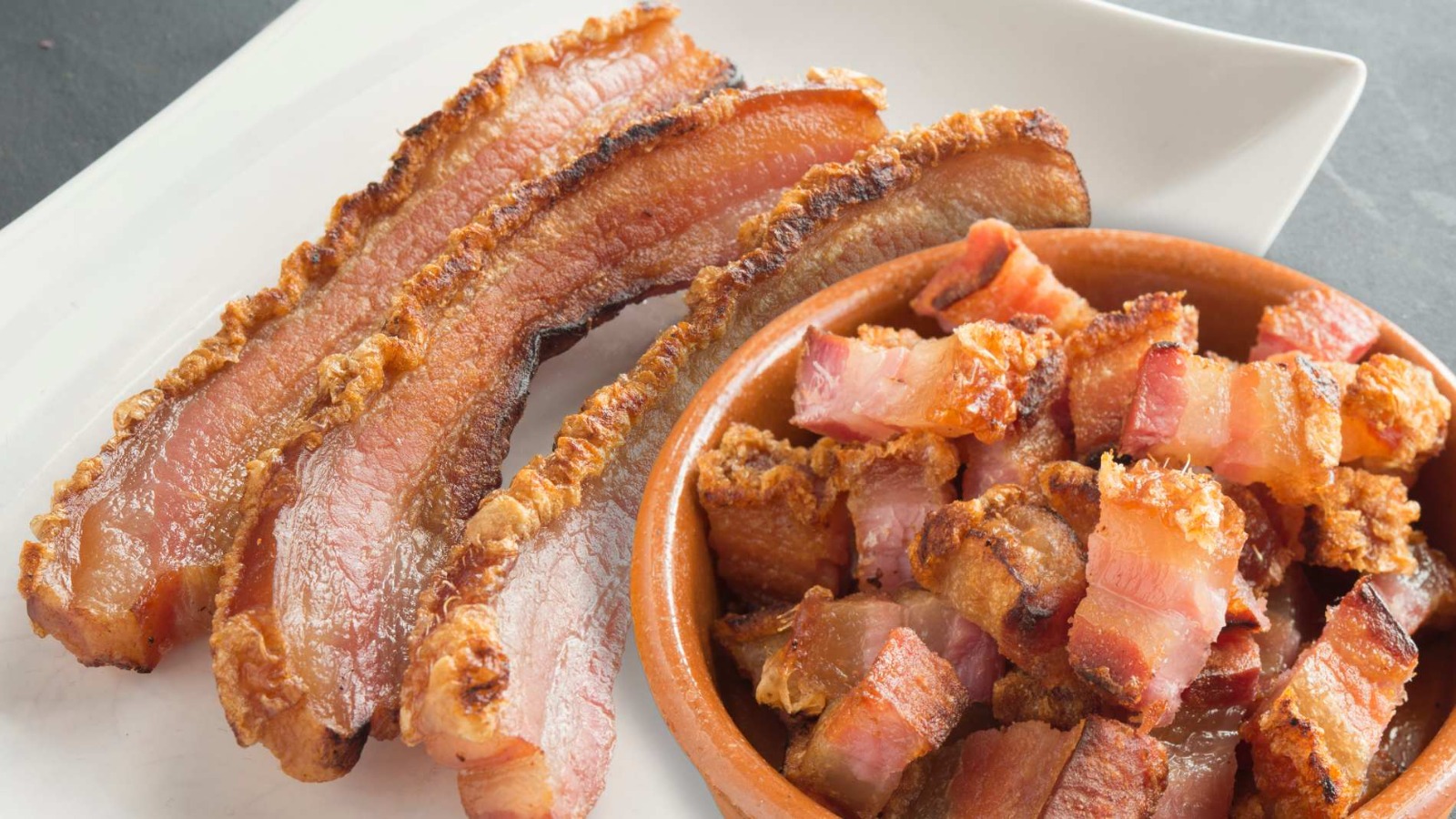 El Café Chicago de Zaragoza, un templo de los torreznos y las patatas ...