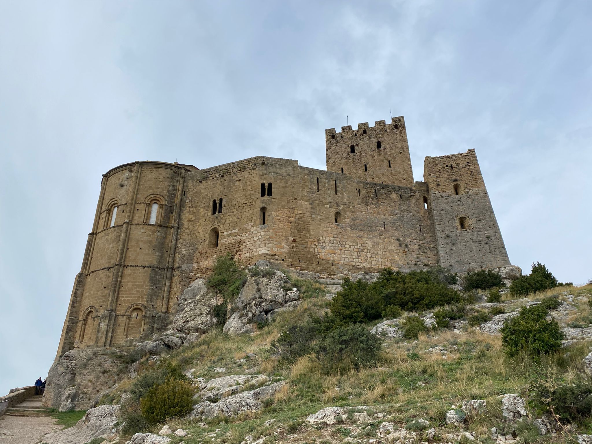 Fotos del pueblo pequeño de Aragón con el castillo románico mejor ...
