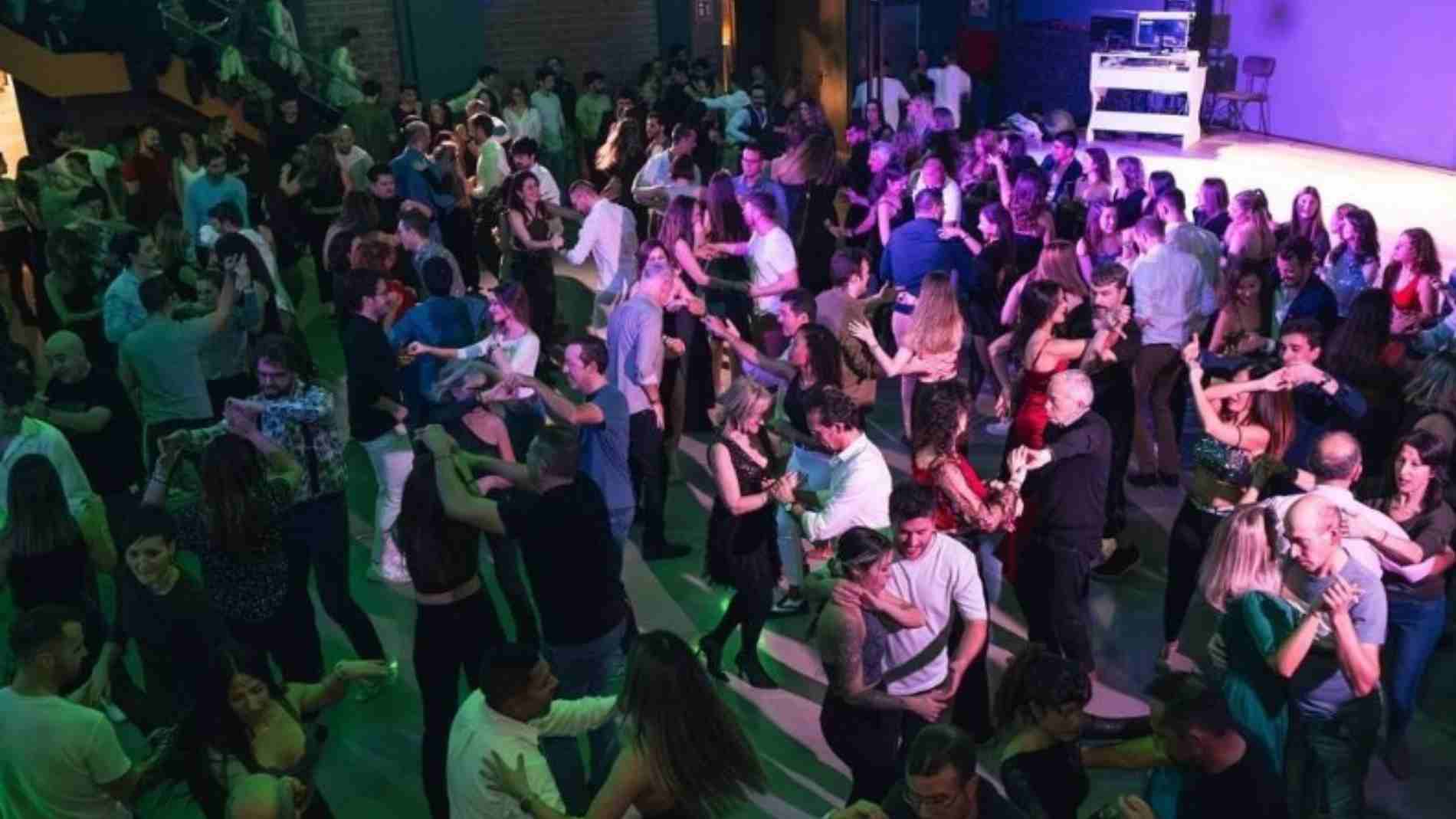 Abre el primer club de baile nacional de Zaragoza con varias salas ...