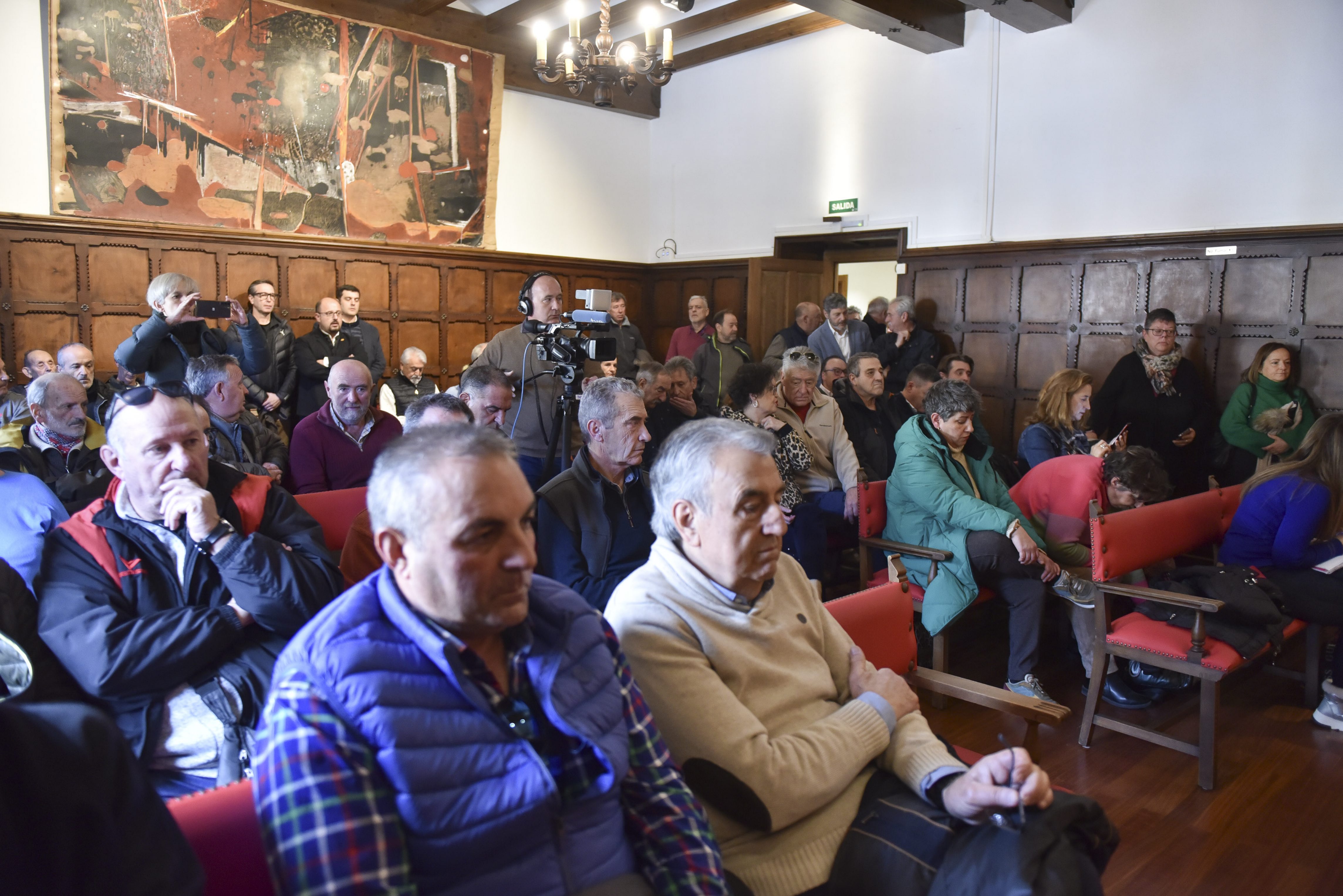 La moción de censura de Biescas prospera y Lorena Cajal se convierte en ...