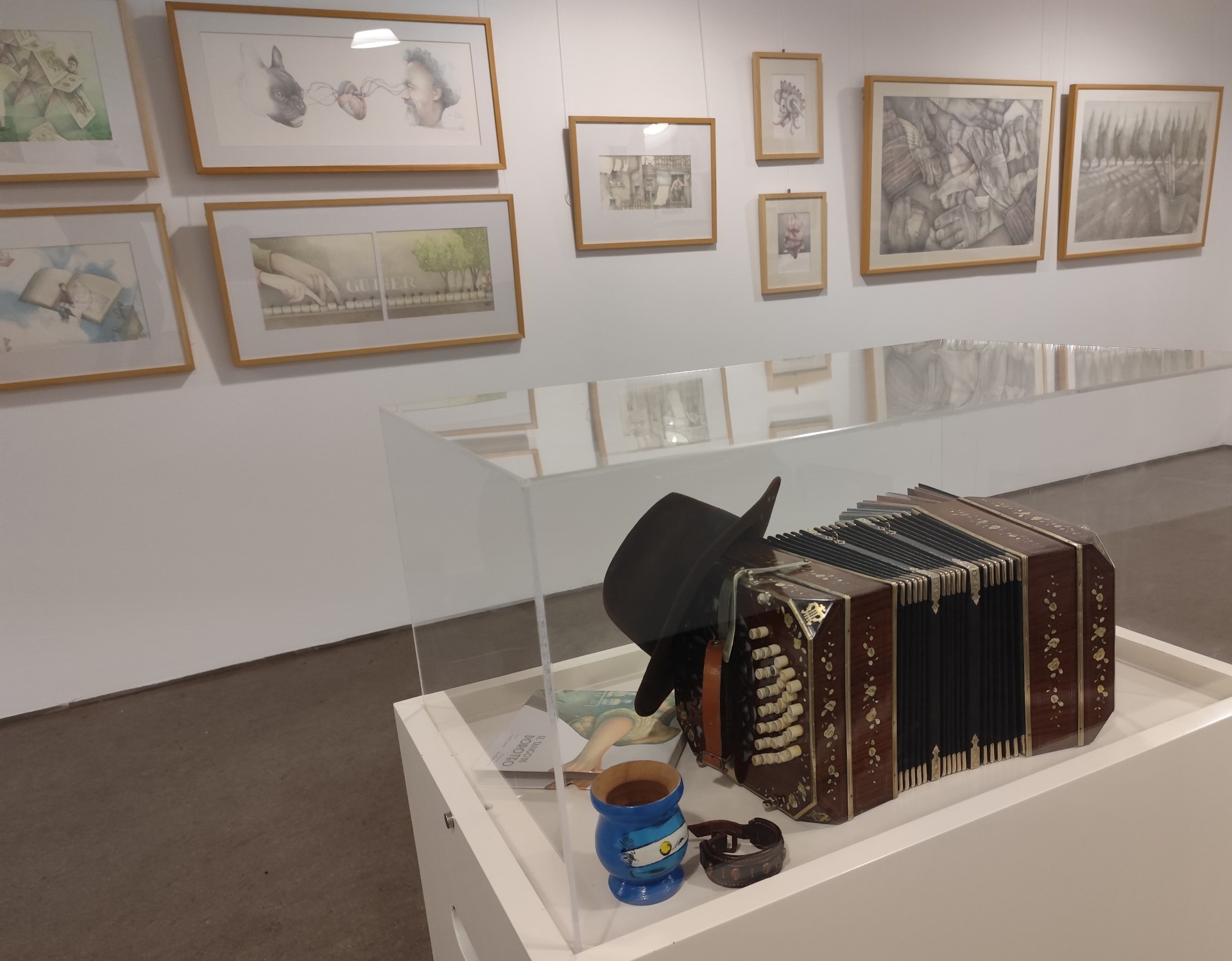 Javier Hernández, el ilustrador con sombrero y lápiz en el bolsillo que ...