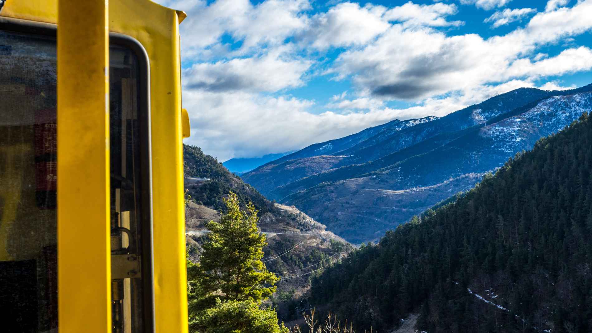 La ruta del Tren Amarillo con vistas únicas de los Pirineos: paradas y ...