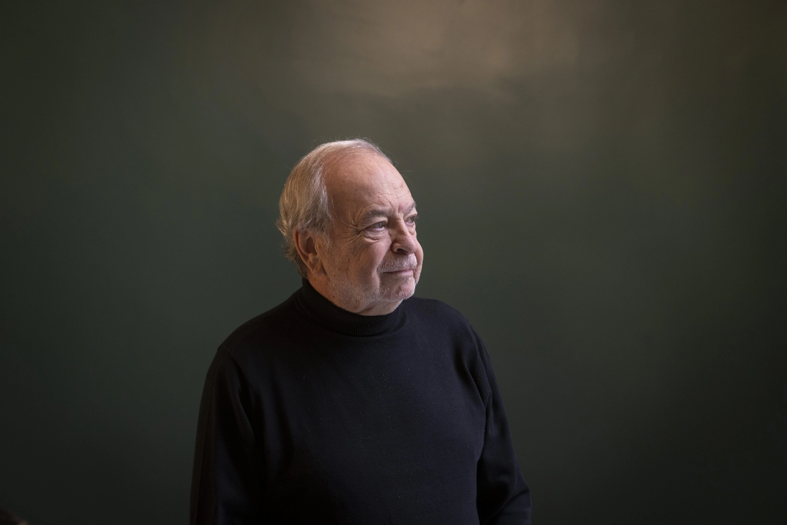 Miguel Ángel Yusta, poeta, escritor de jotas y experto en ópera, resume ...