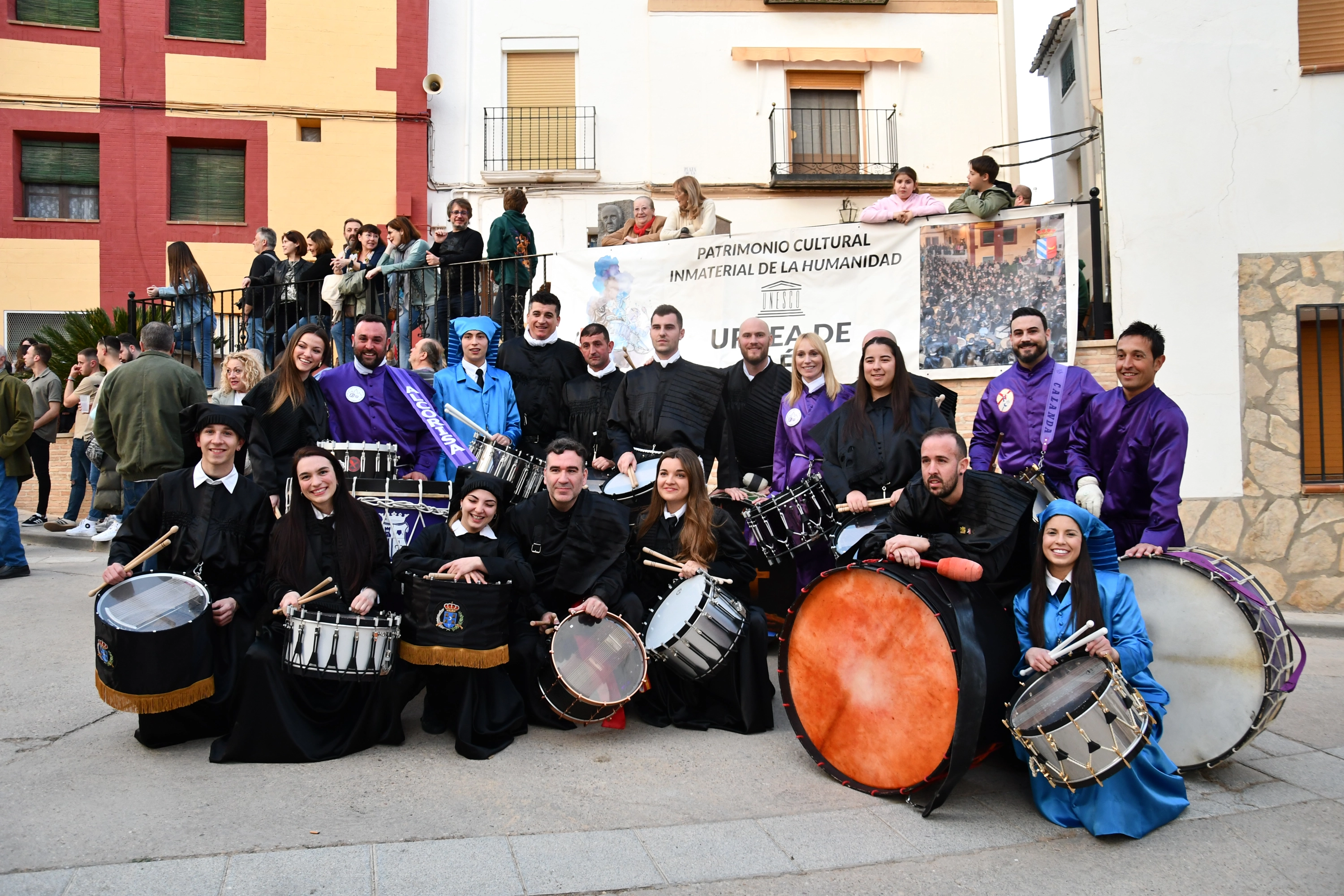 Más de mil tambores y bombos revolucionan Urrea de Gaén y hacen vibrar ...