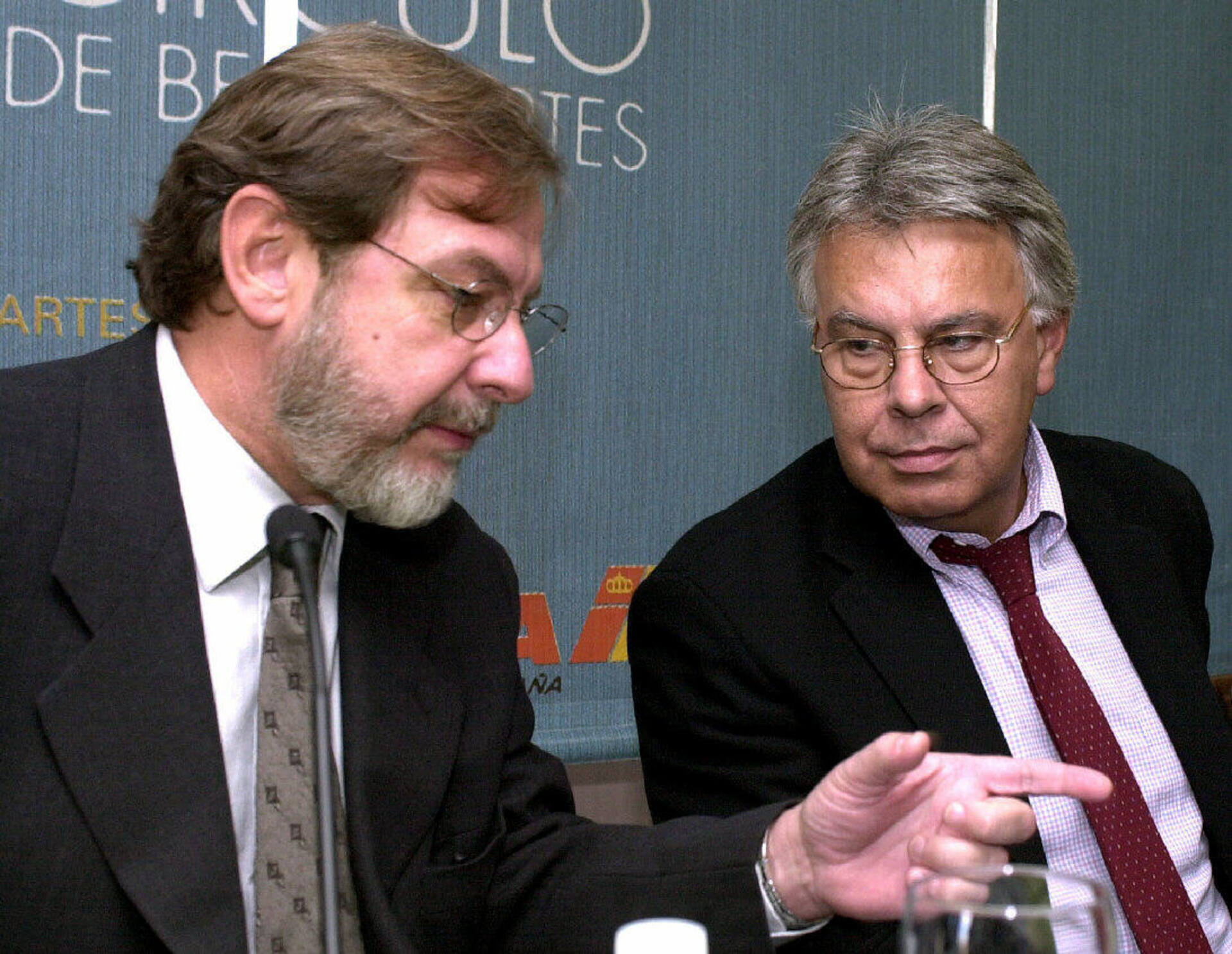 ¿Por qué han destituido a Cebrián de El País?