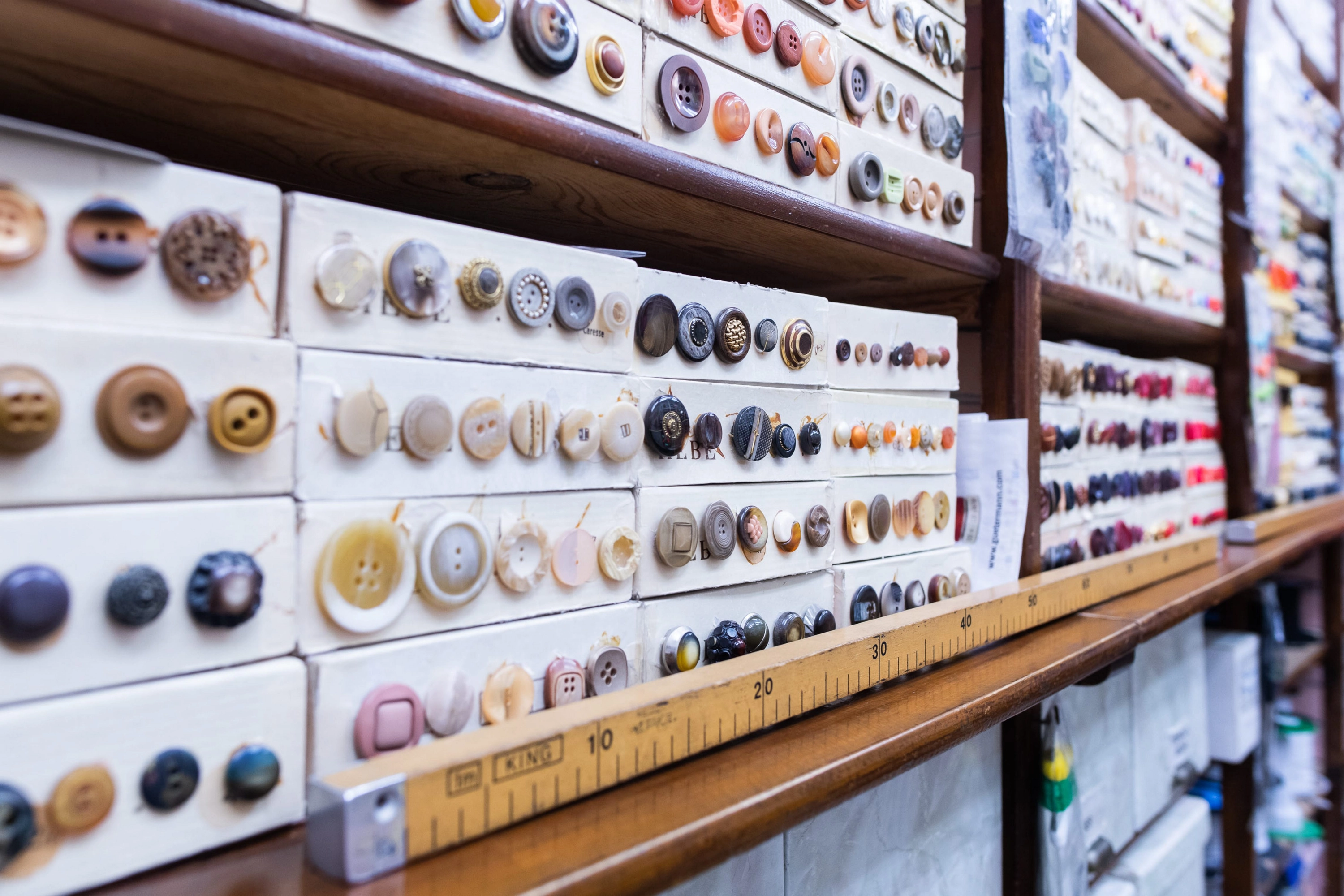 El discreto encanto de las mercerías: "Una abuela vino con su nieta ...