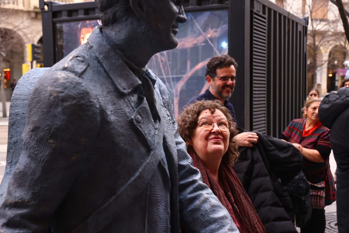 La escultura de Mauricio Aznar situada en el pasaje Palafox de Zaragoza ...