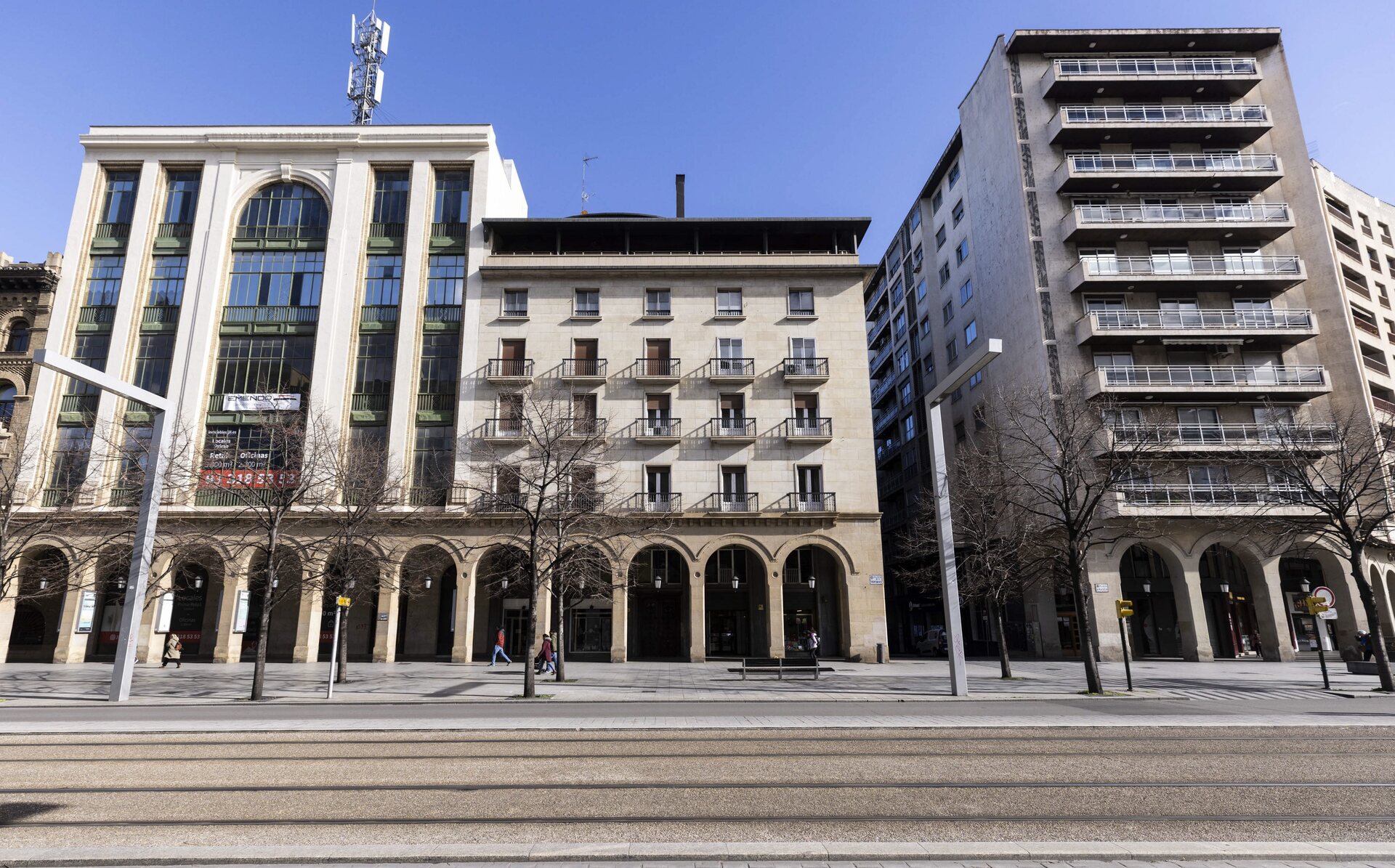 Dos edificios icónicos en pleno centro de Zaragoza a la espera de una ...