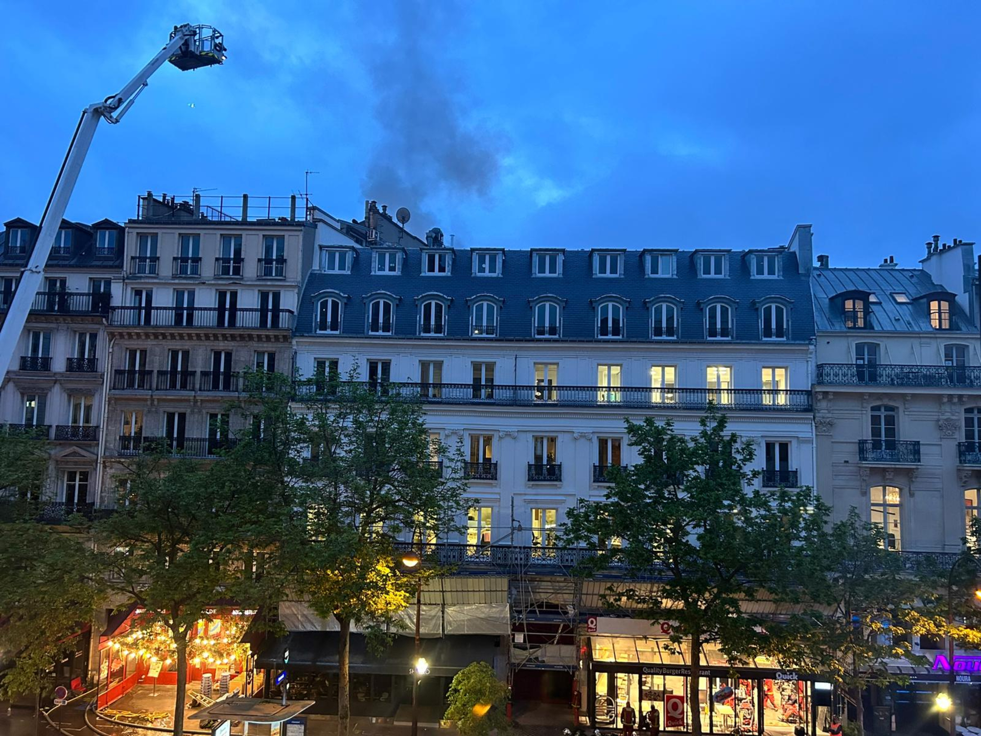 Tres personas mueren en el incendio de un inmueble en el centro de París