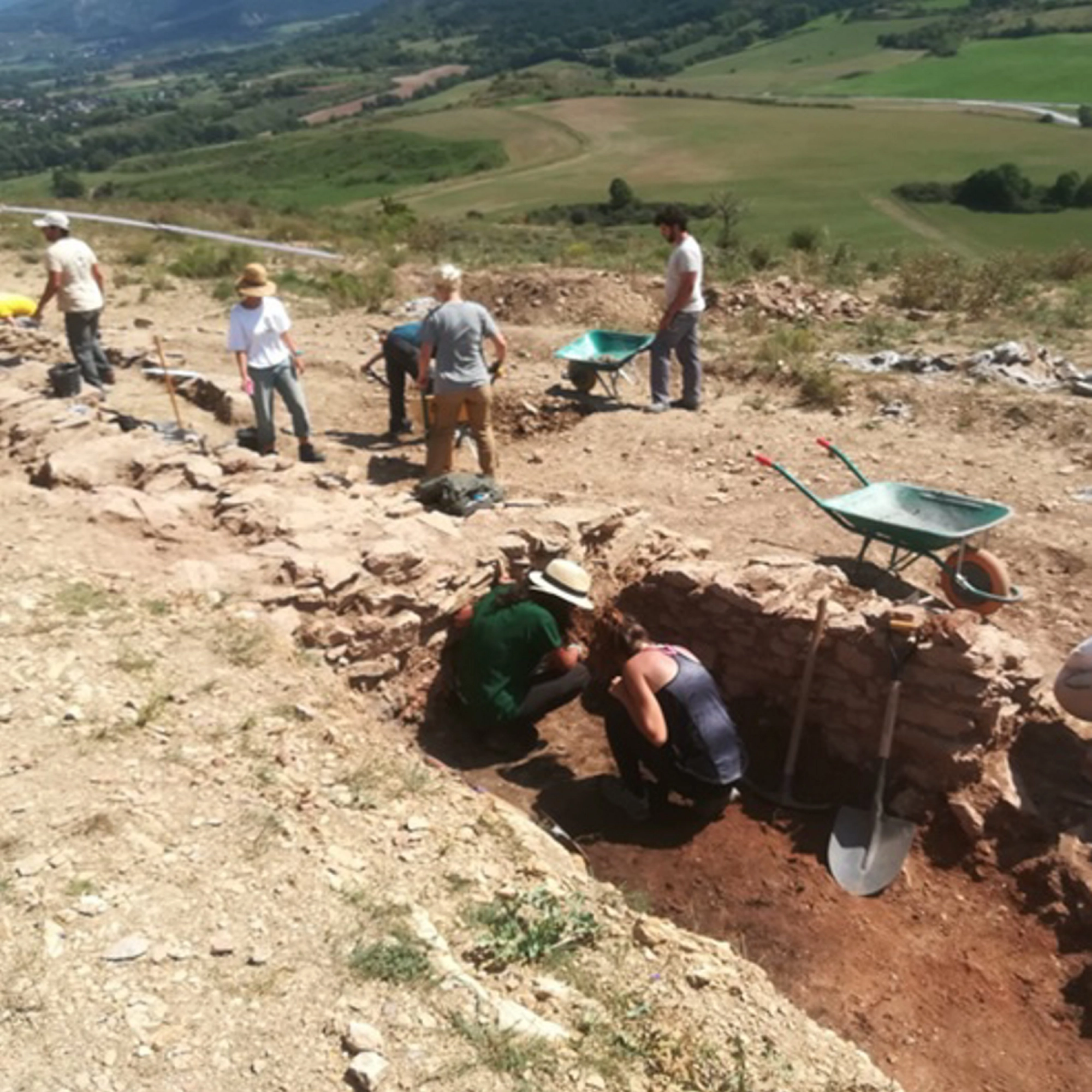 Hallan un establo quemado hace 2.200 años en el Pirineo que asocian al ...