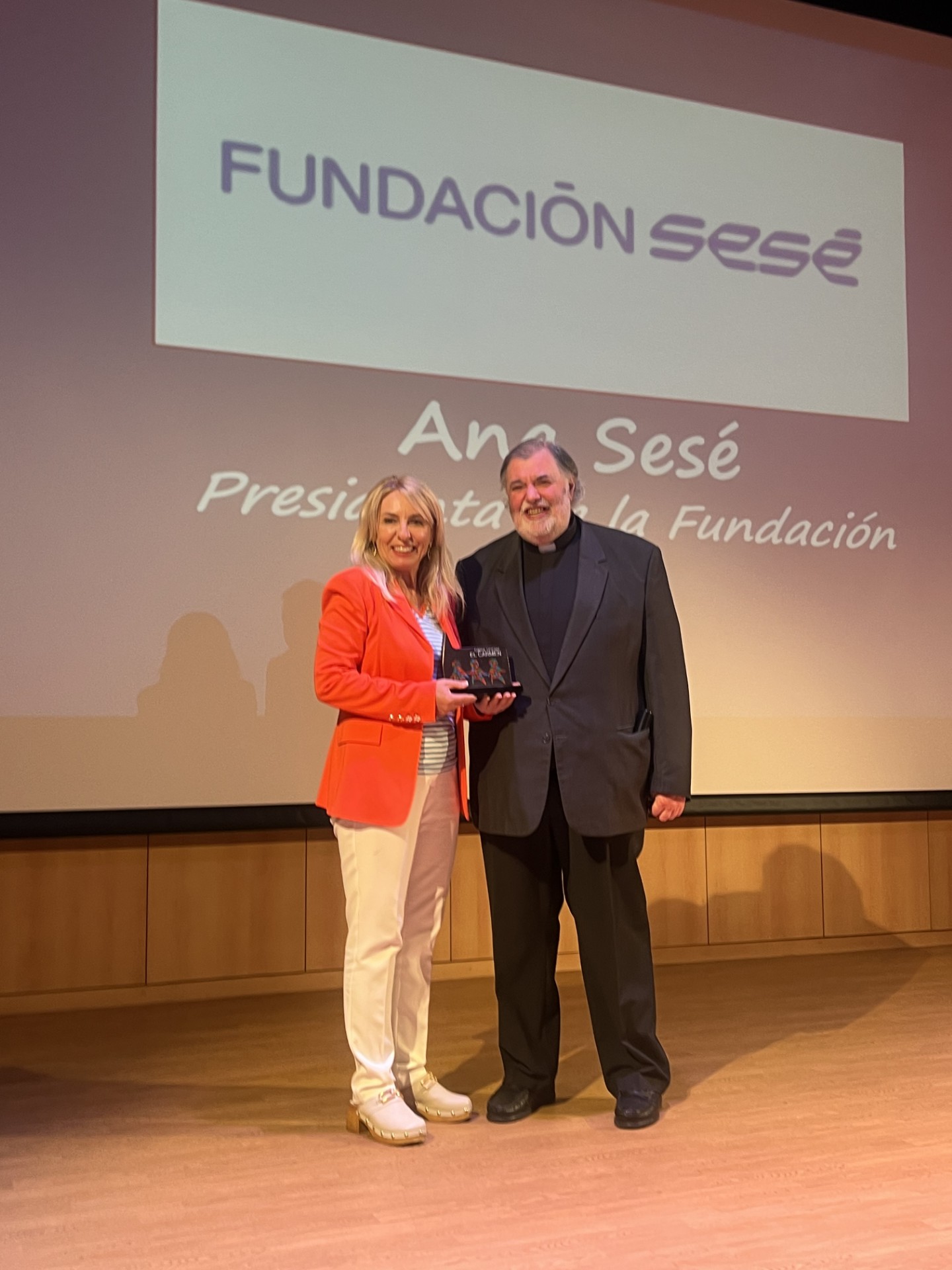 Sesé recibe el premio de “fidelidad" de la Obra Social el Carmen