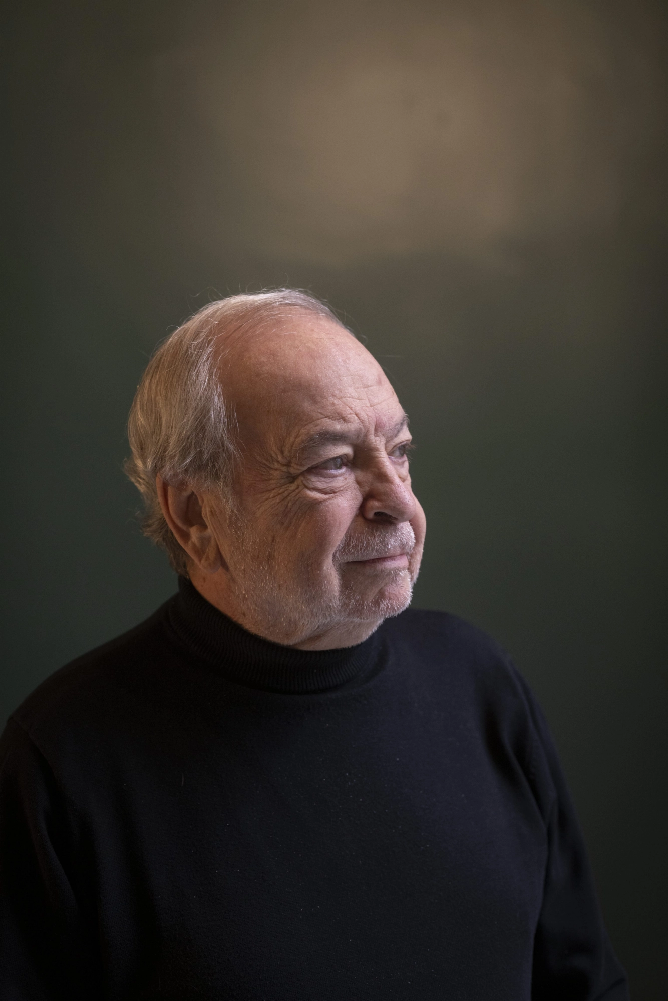 Miguel Ángel Yusta: "La palabra es un ser vivo: ama, odia, acaricia ...