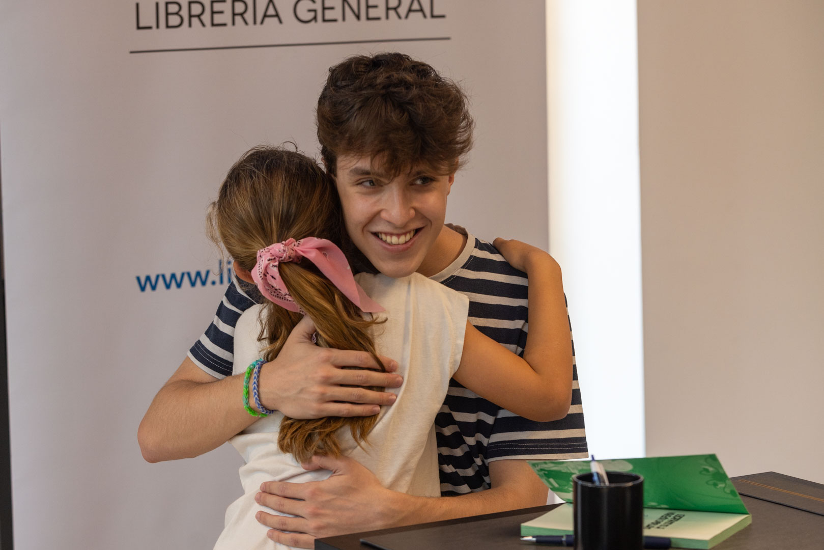 Quién es Iker Unzu, el zaragozano que firmó hasta la medianoche en la ...