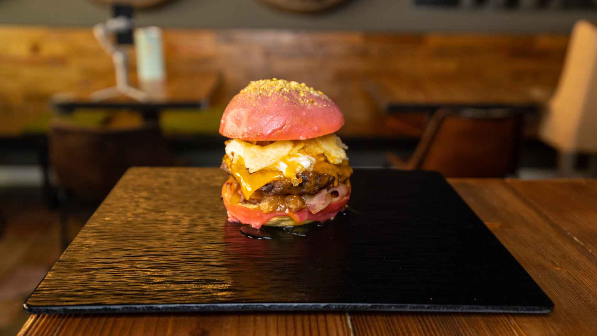 La hamburguesa de Zaragoza con sabor a pantera rosa para el Burger Fest ...