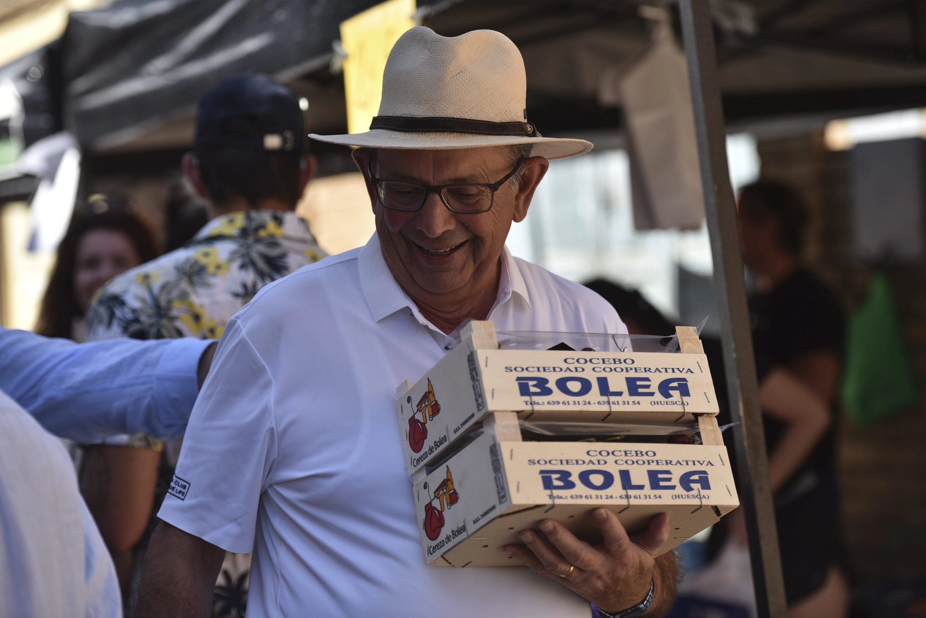 Bolea destila color y sabor de cereza con la venta de 9.000 kilos de esta fruta en la Feria