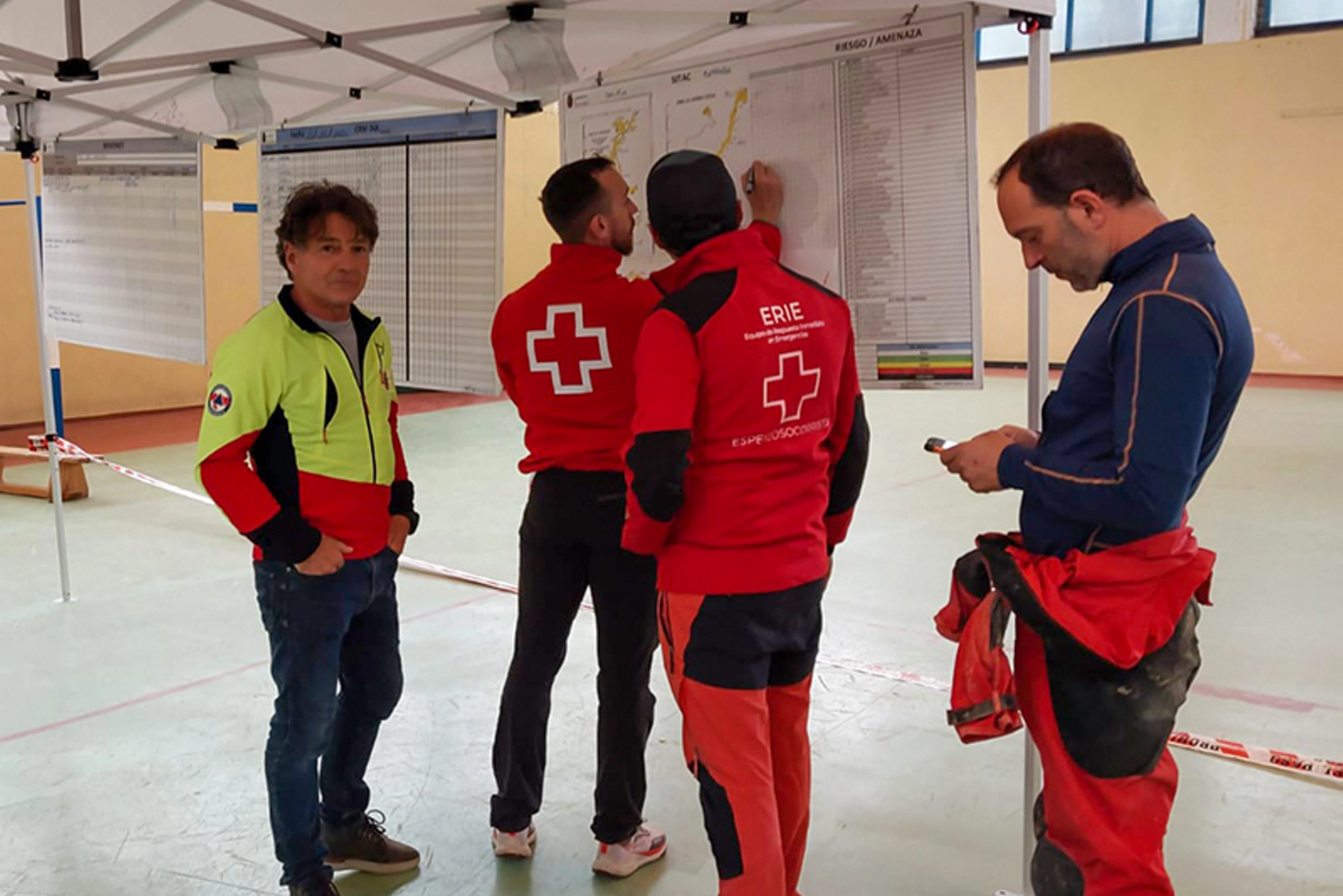 Los equipos de rescate de Cantabria no localizan a los dos espeleólogos ...