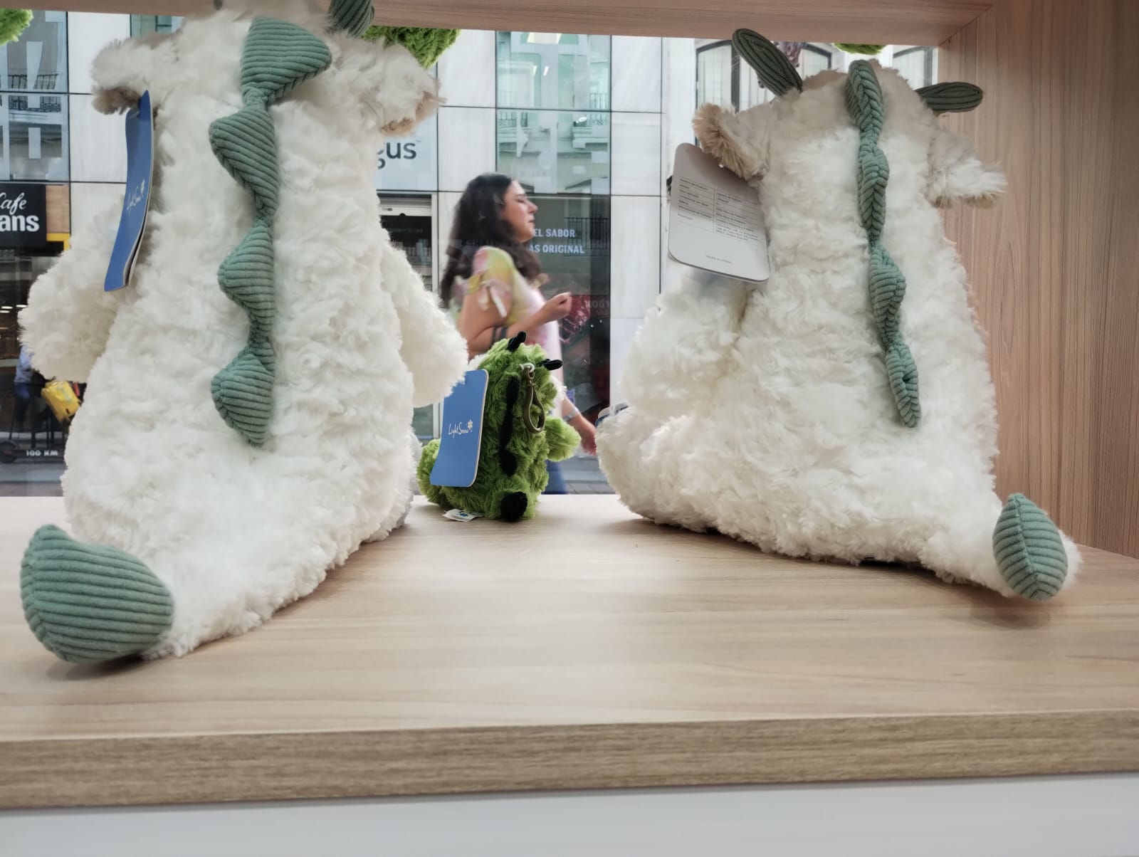 En fotos | Así es la tienda que ha abierto Yourbox en la calle de Alfonso de Zaragoza | Imágenes