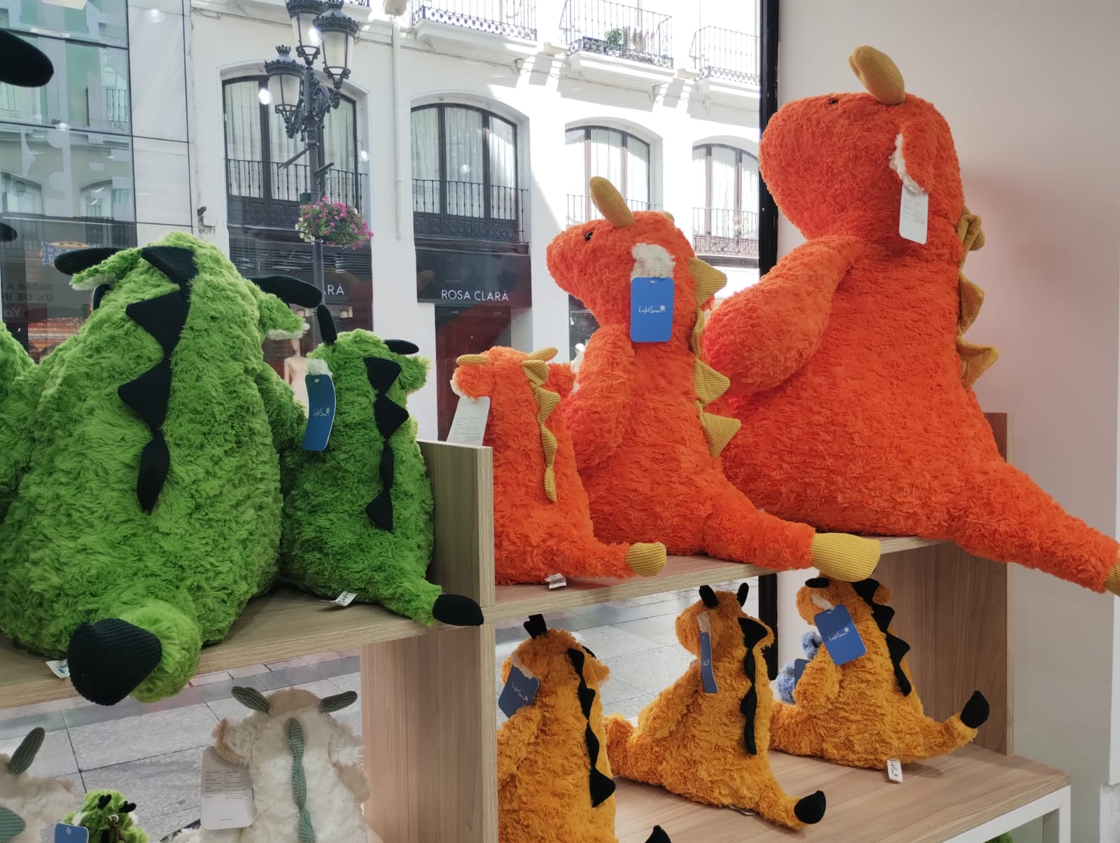 En fotos | Así es la tienda que ha abierto Yourbox en la calle de Alfonso de Zaragoza | Imágenes