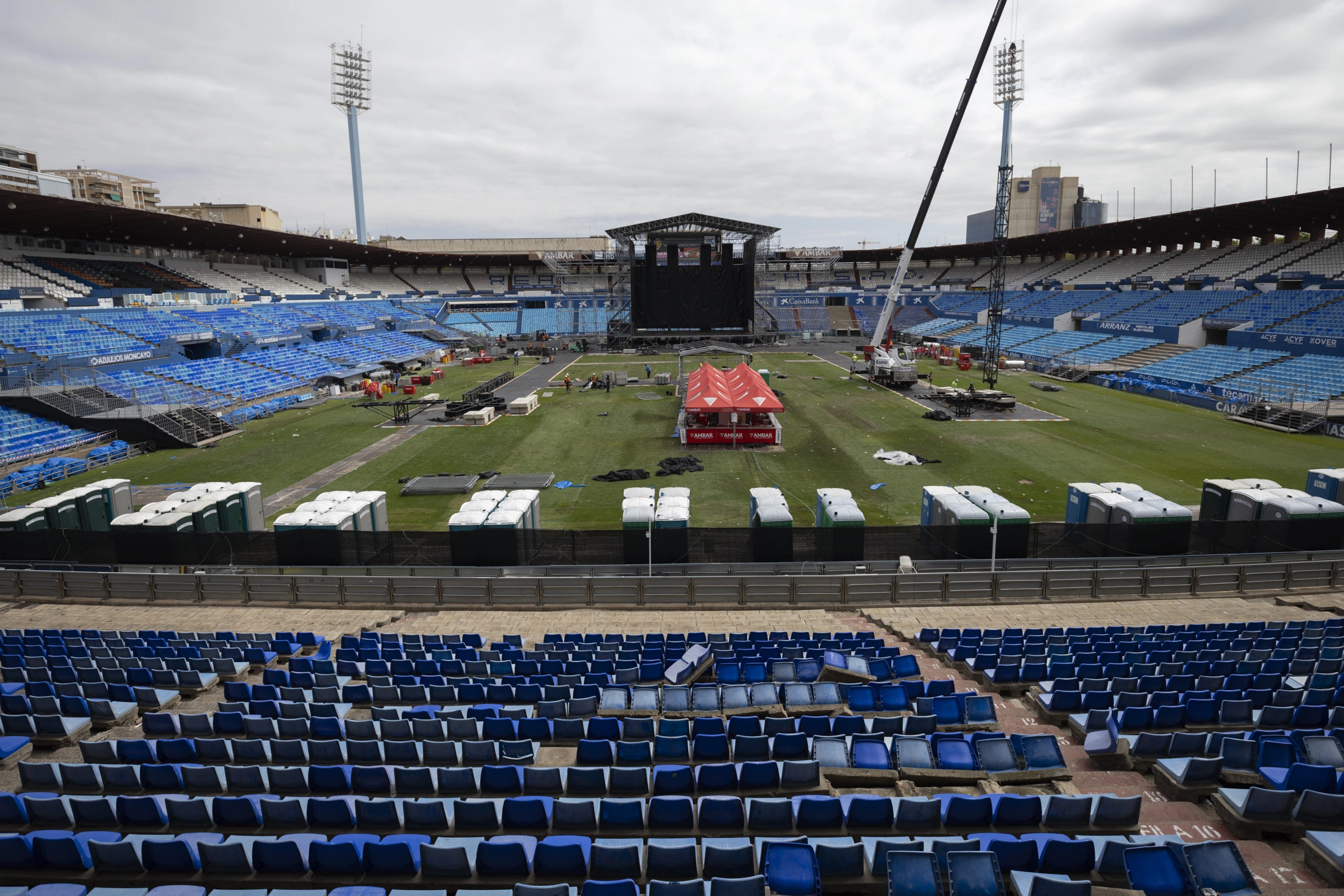 La huella del show de Bunbury desaparece en la vieja Romareda, la emocional perdurará: así va el ...