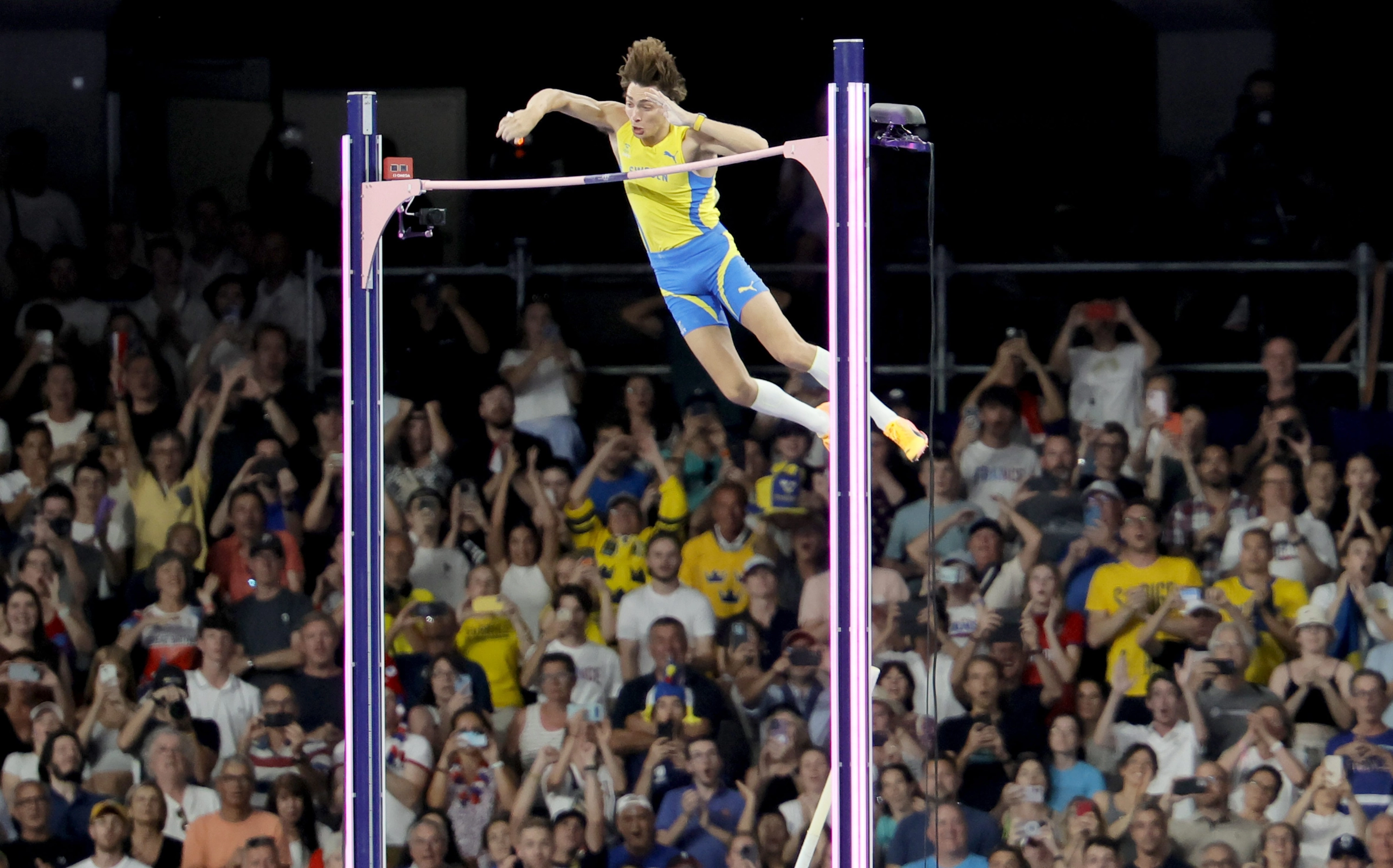 Fotos | El sueco Armand Duplantis bate el récord del mundo de pértiga ...