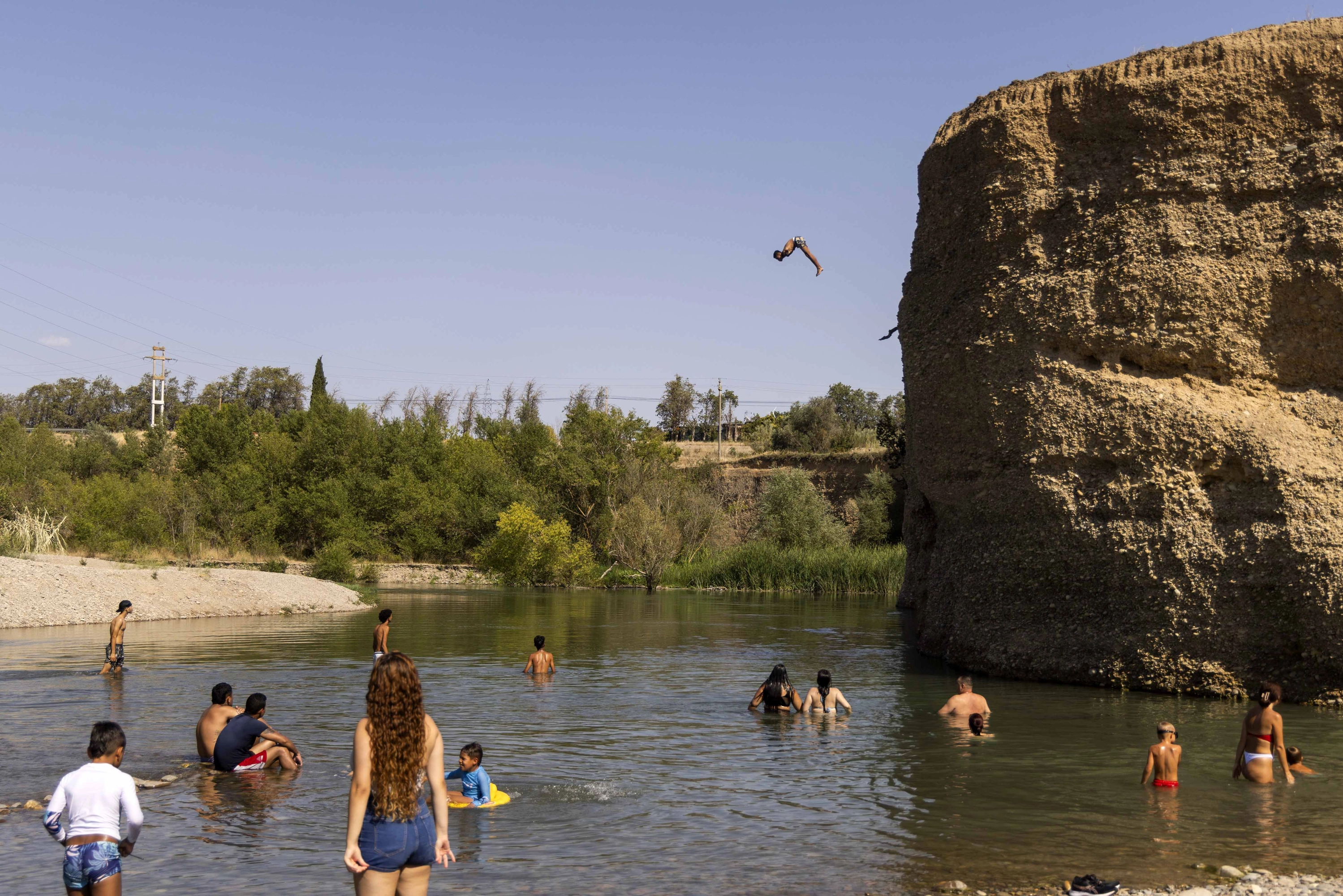Peñaflor Alerta De Graves Riesgos En La Peña Del Cuervo En Zaragoza Estamos Hablando De La