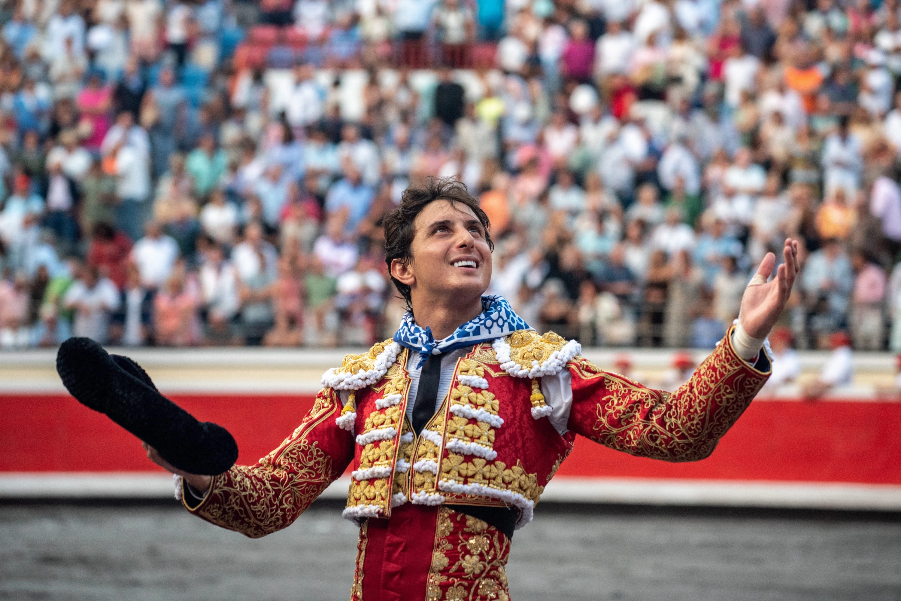 Roca Rey remonta 'in extremis' una tarde de lleno y decepción en la ...