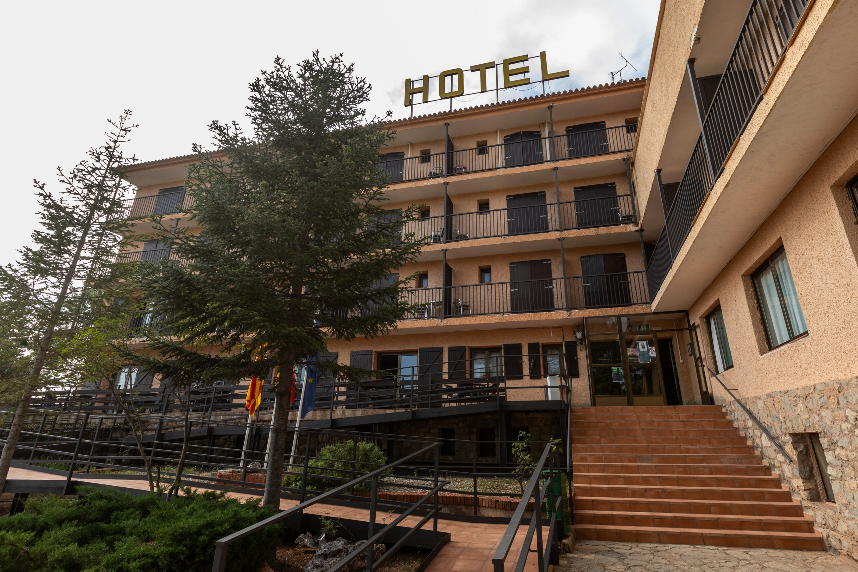 Ojalá Ardáis Con Ellos El Anónimo Contra El Hotel De Mora De