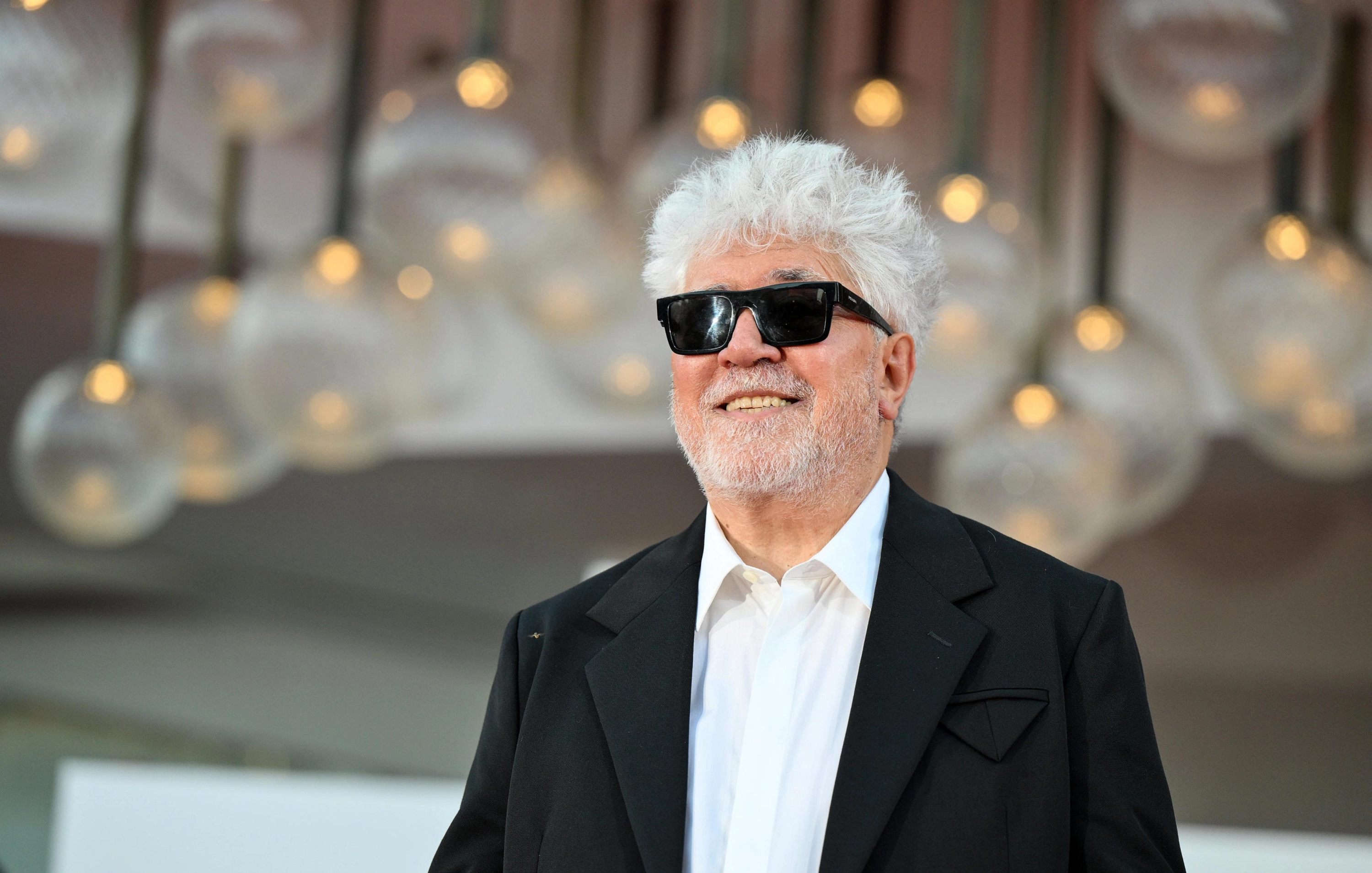 'La habitación de al lado' de Almodóvar, primera película española en ...