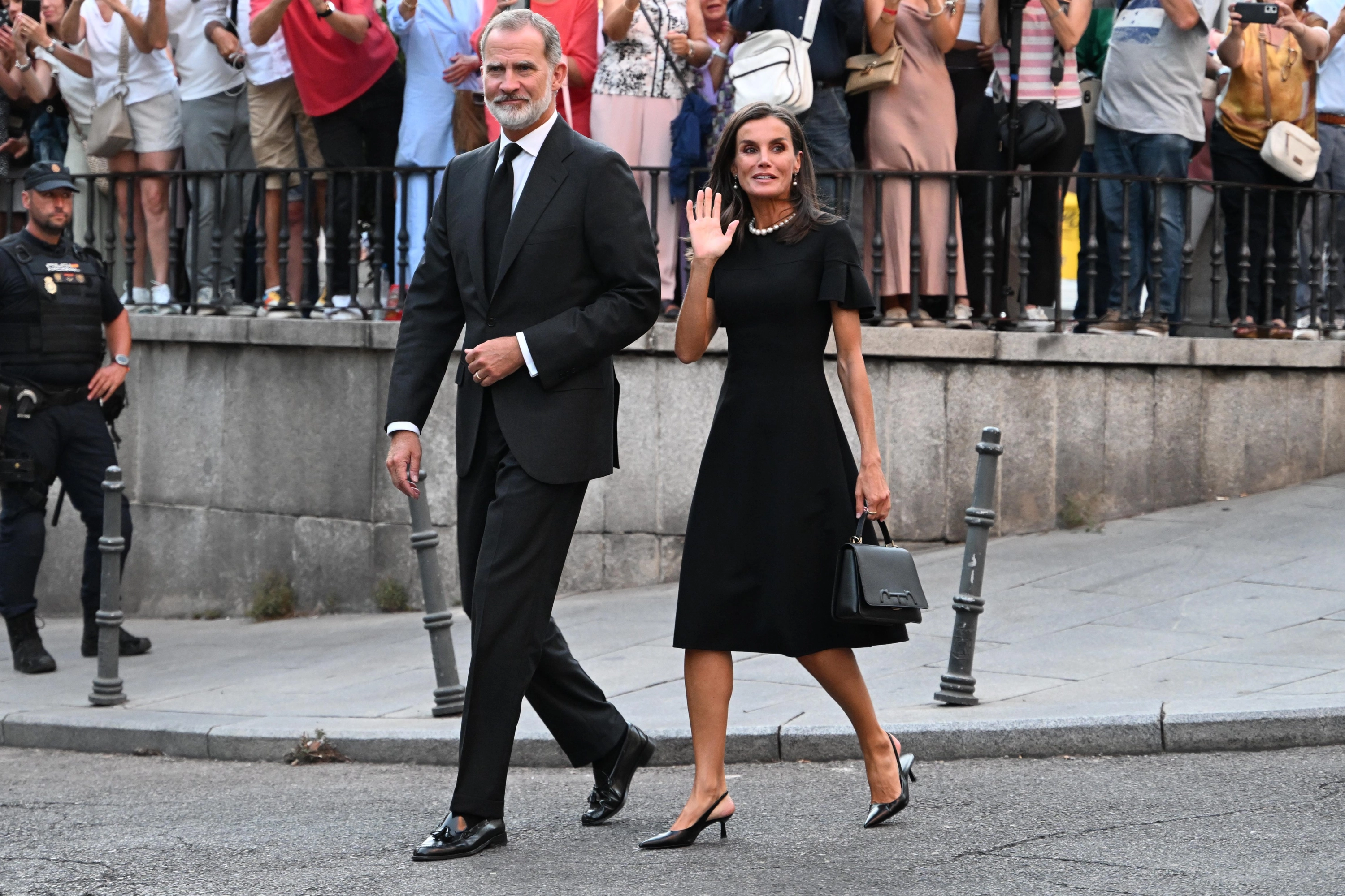 Don Felipe Y Doña Letizia Junto A Los Reyes Eméritos En El Funeral Por