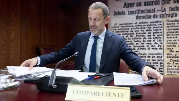 Óscar Puente cesa al presidente de Adif, Ángel Contreras