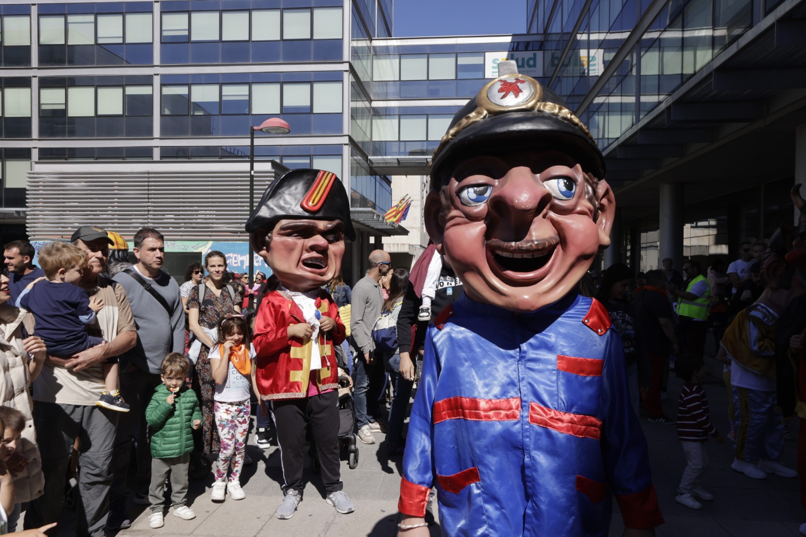 Fin a la polémica: los cabezudos de Zaragoza saldrán gratis en la ...