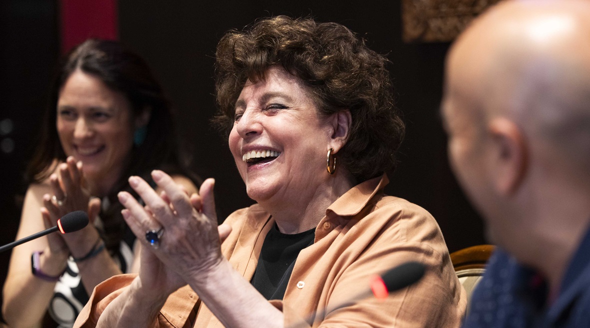 La actriz Charo López enamora a los zaragozanos con su historia vital