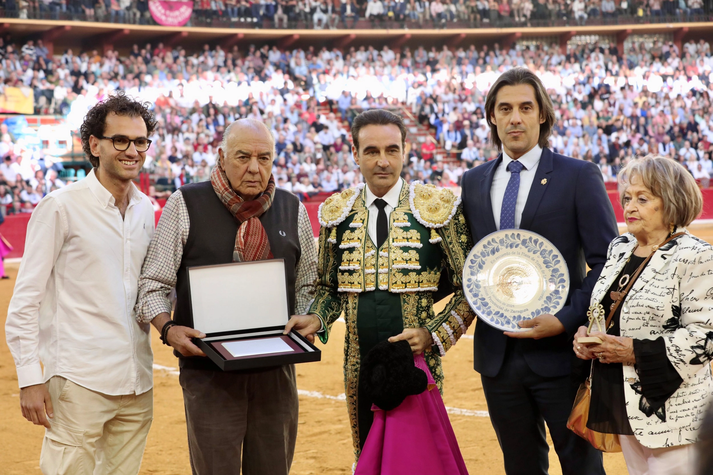 Un público entregado se despide de Enrique Ponce: "Zaragoza te quiere y ...