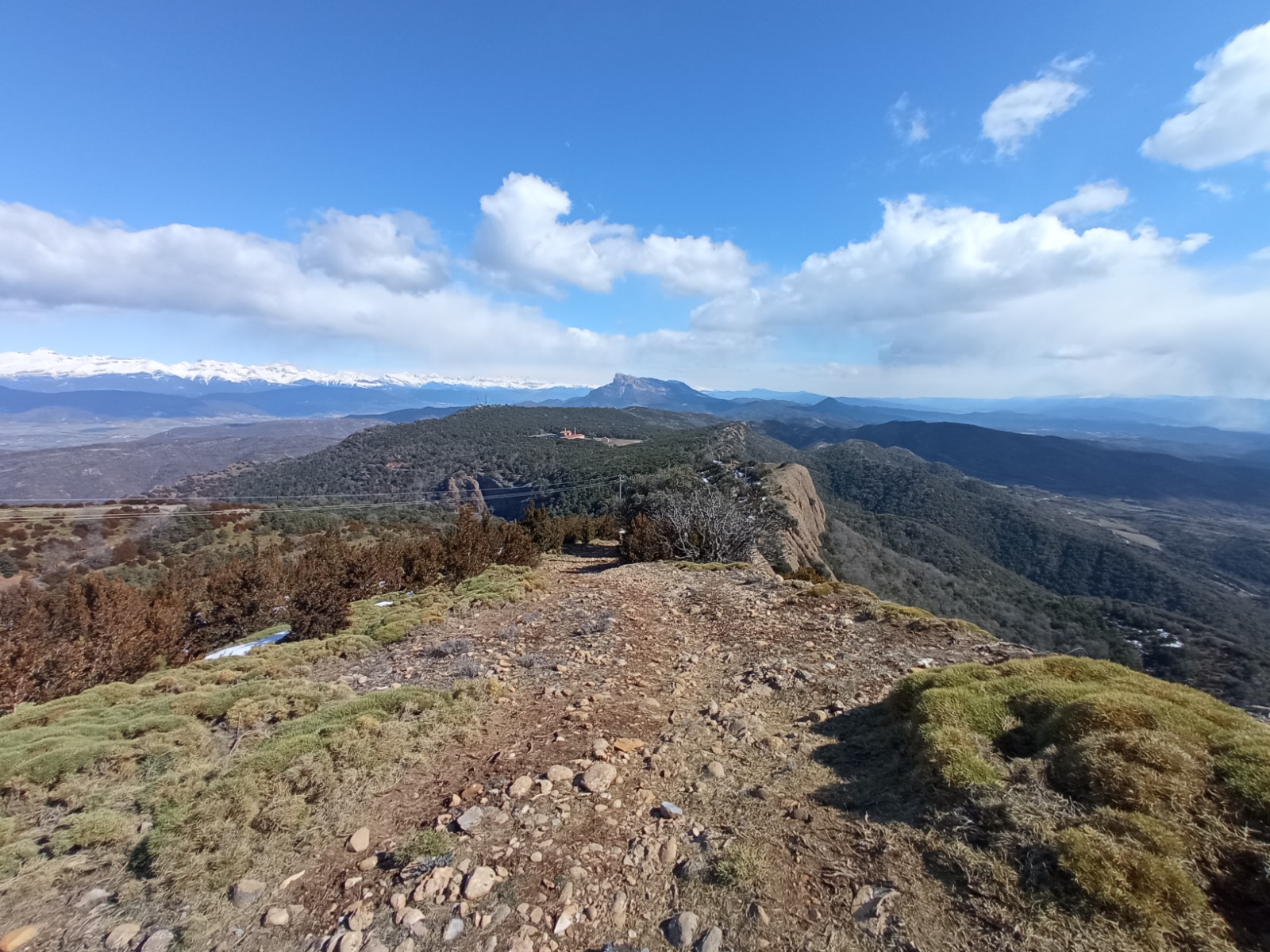 Una ruta para conocer la sierra de San Juan de la Peña tras los pasos ...
