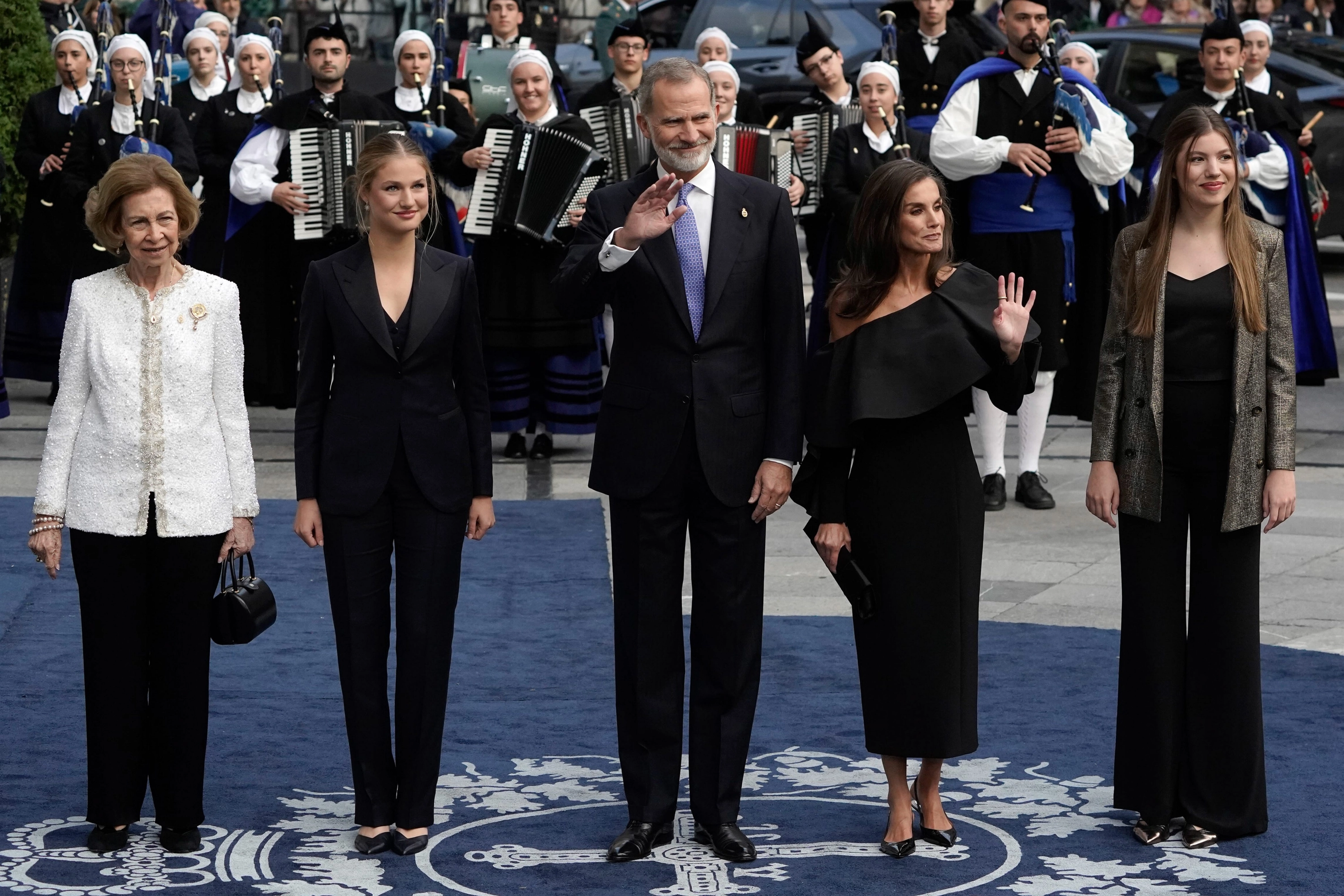 Así fueron vestidas la reina Letizia y Leonor a los Premios Princesa de Asturias 2024